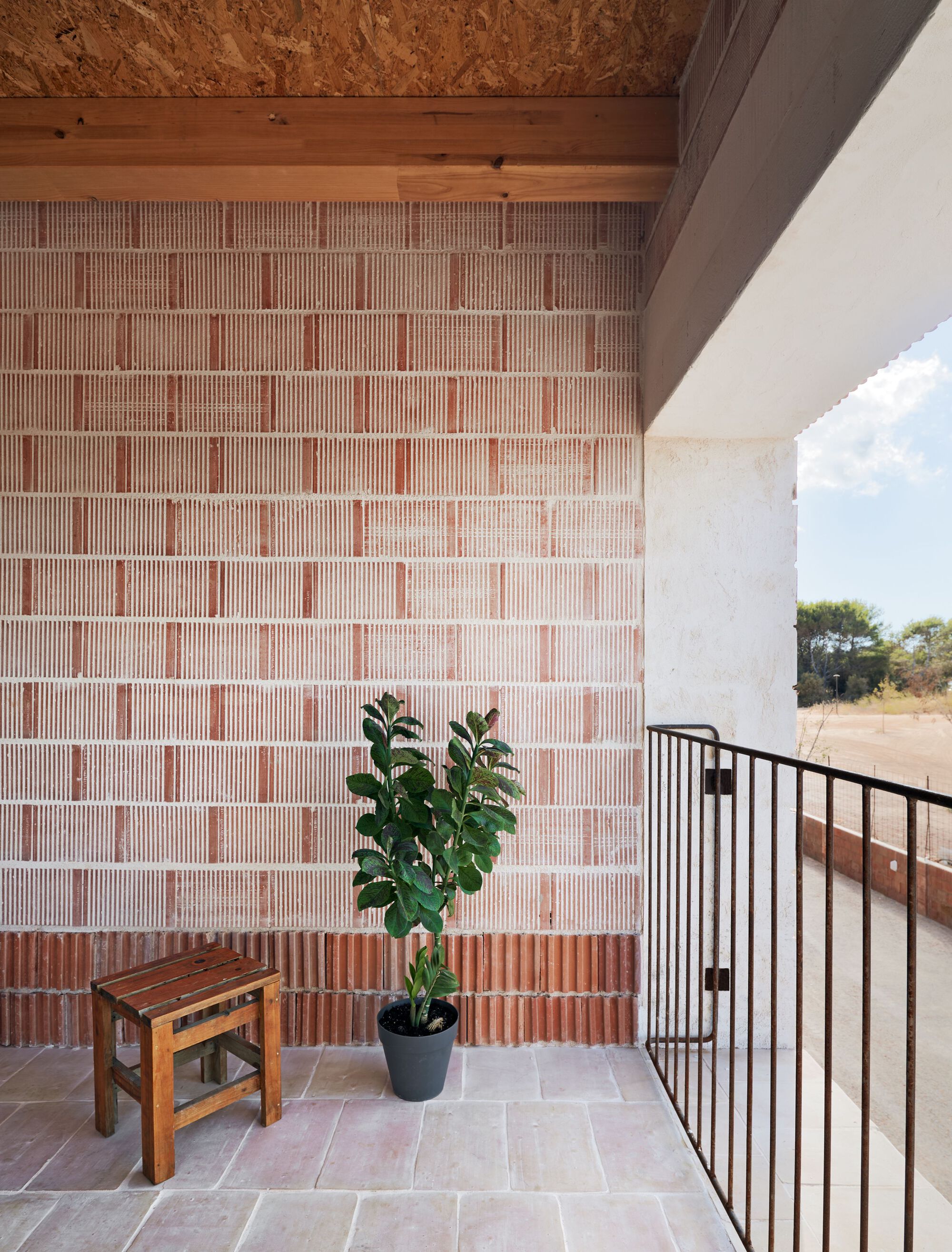 Gallery of Public Housing in Platja D’En Bossa / 08014 arquitectura - 27