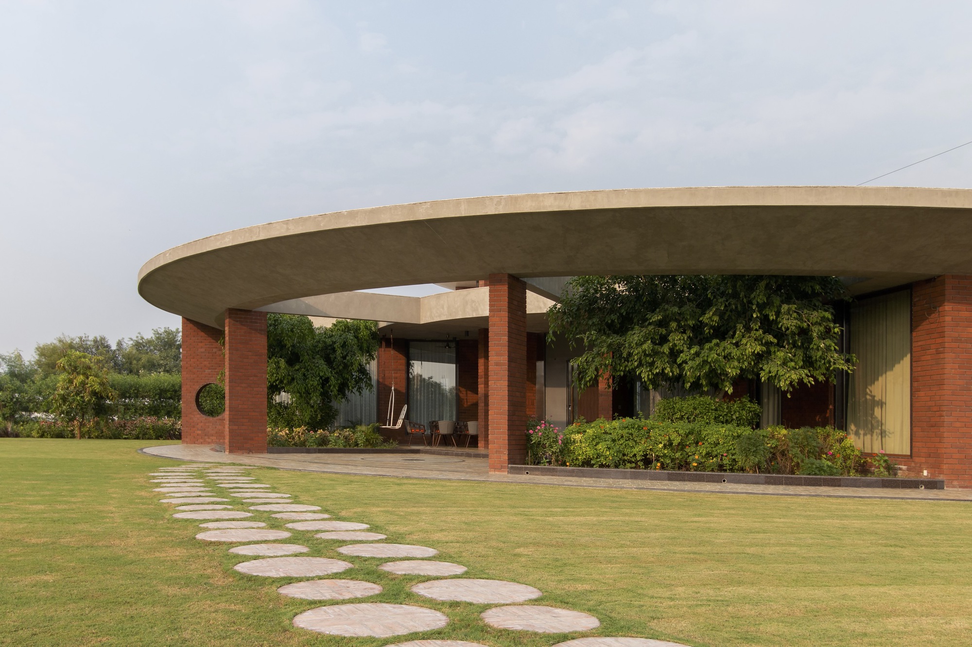 Gallery of The Ring House / studio prAcademics - 13