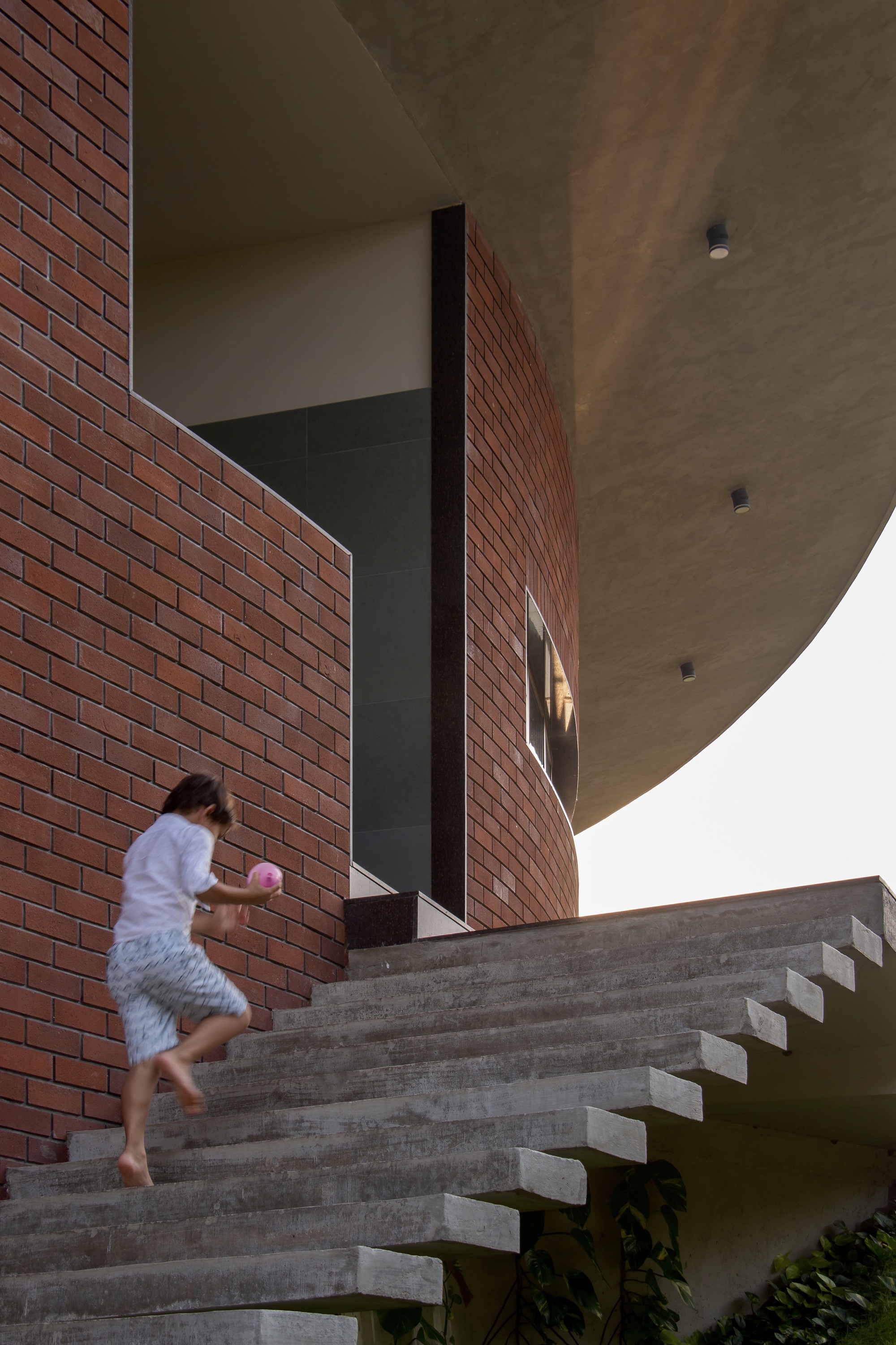 Gallery of The Ring House / studio prAcademics - 27