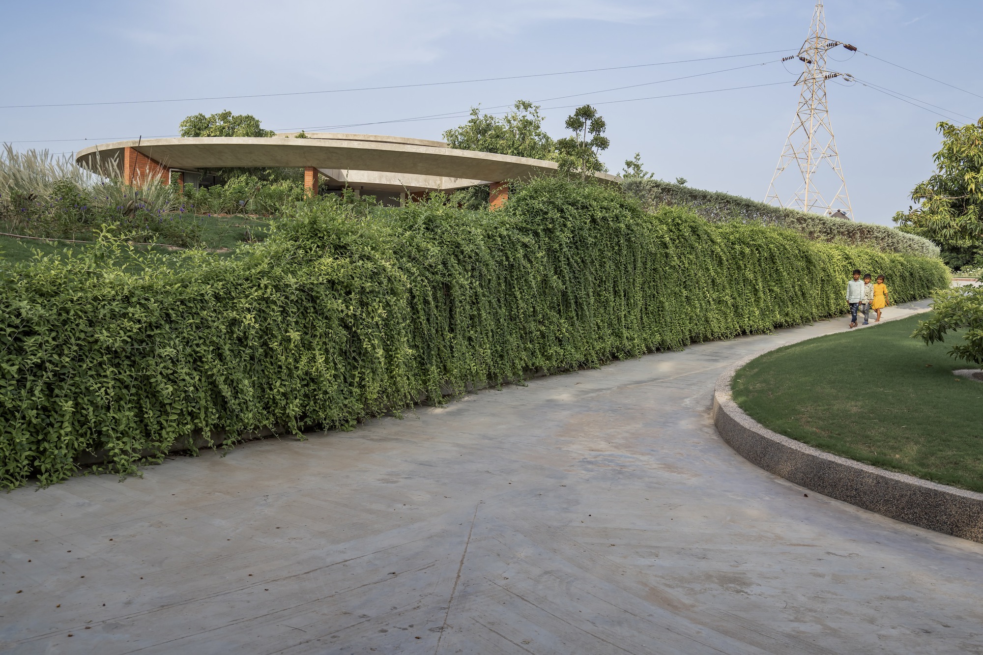 Gallery of The Ring House / studio prAcademics - 33