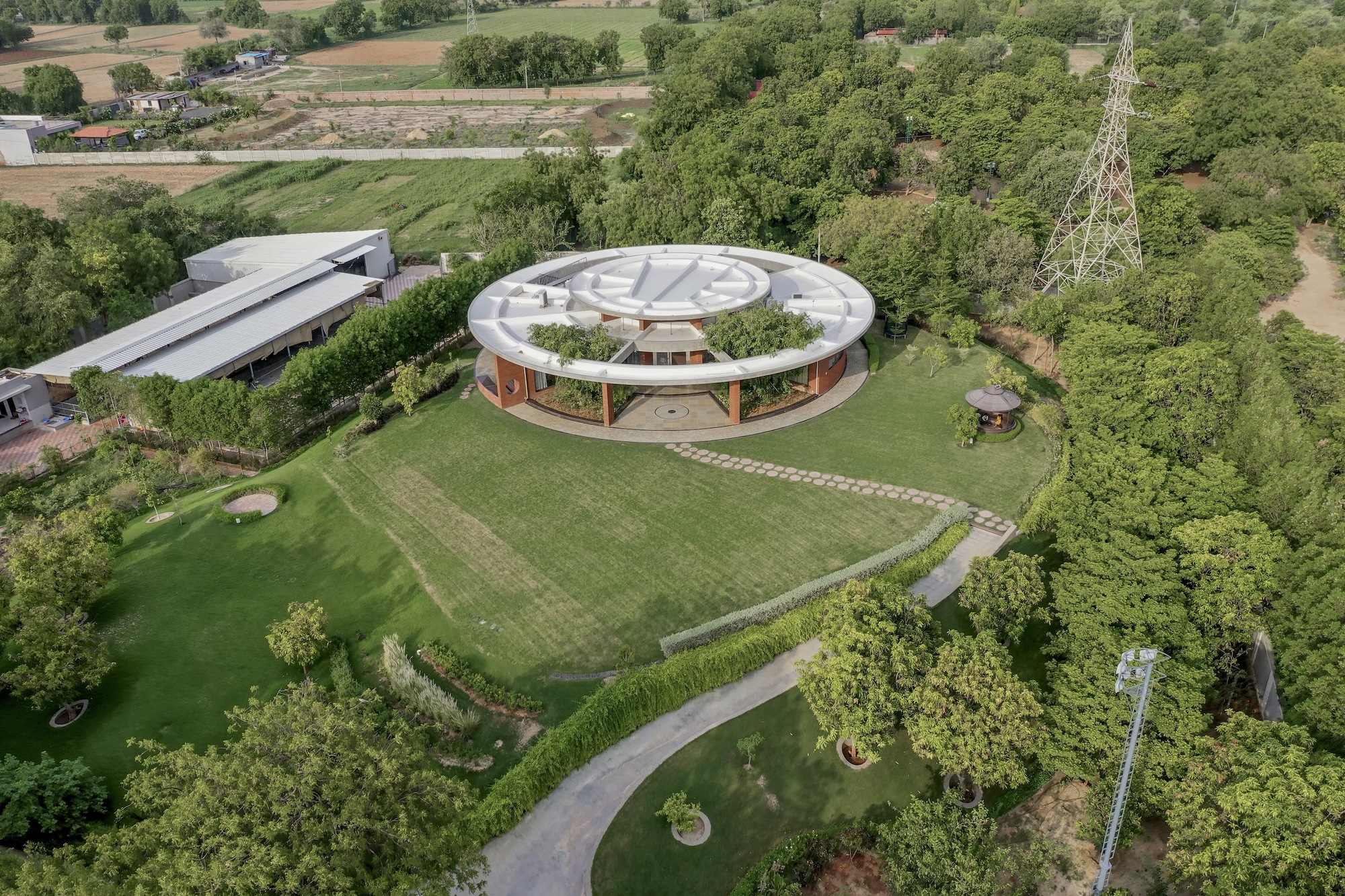 Gallery of The Ring House / studio prAcademics - 32