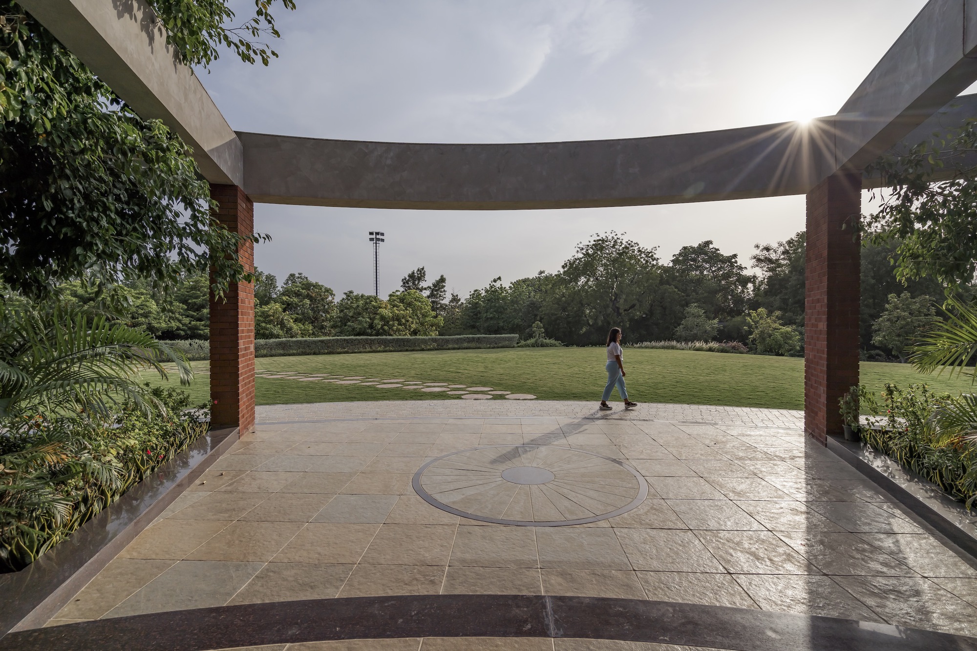 Gallery of The Ring House / studio prAcademics - 34
