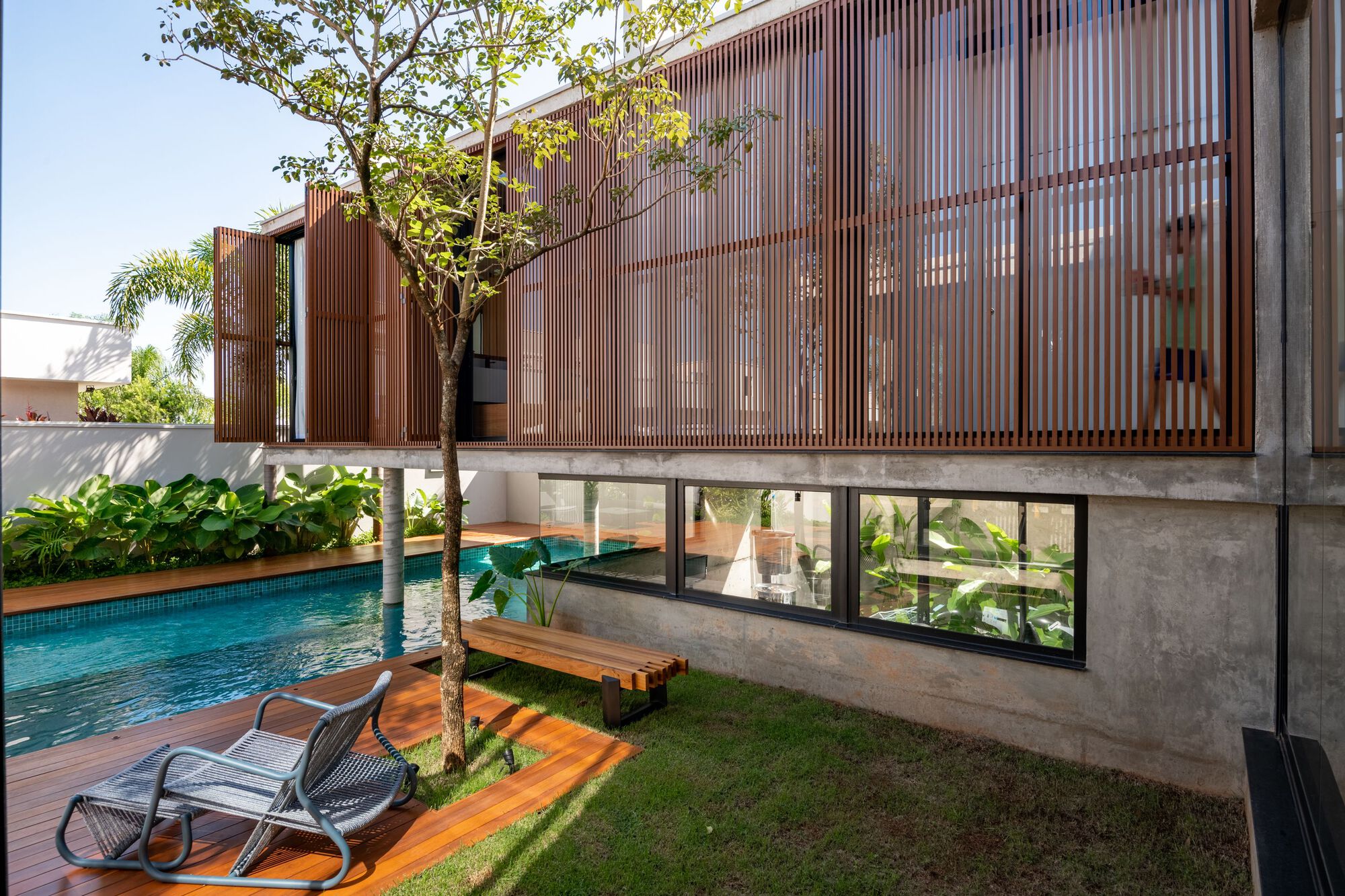 Gallery of Patio House / Caio Persighini Arquitetura - 16