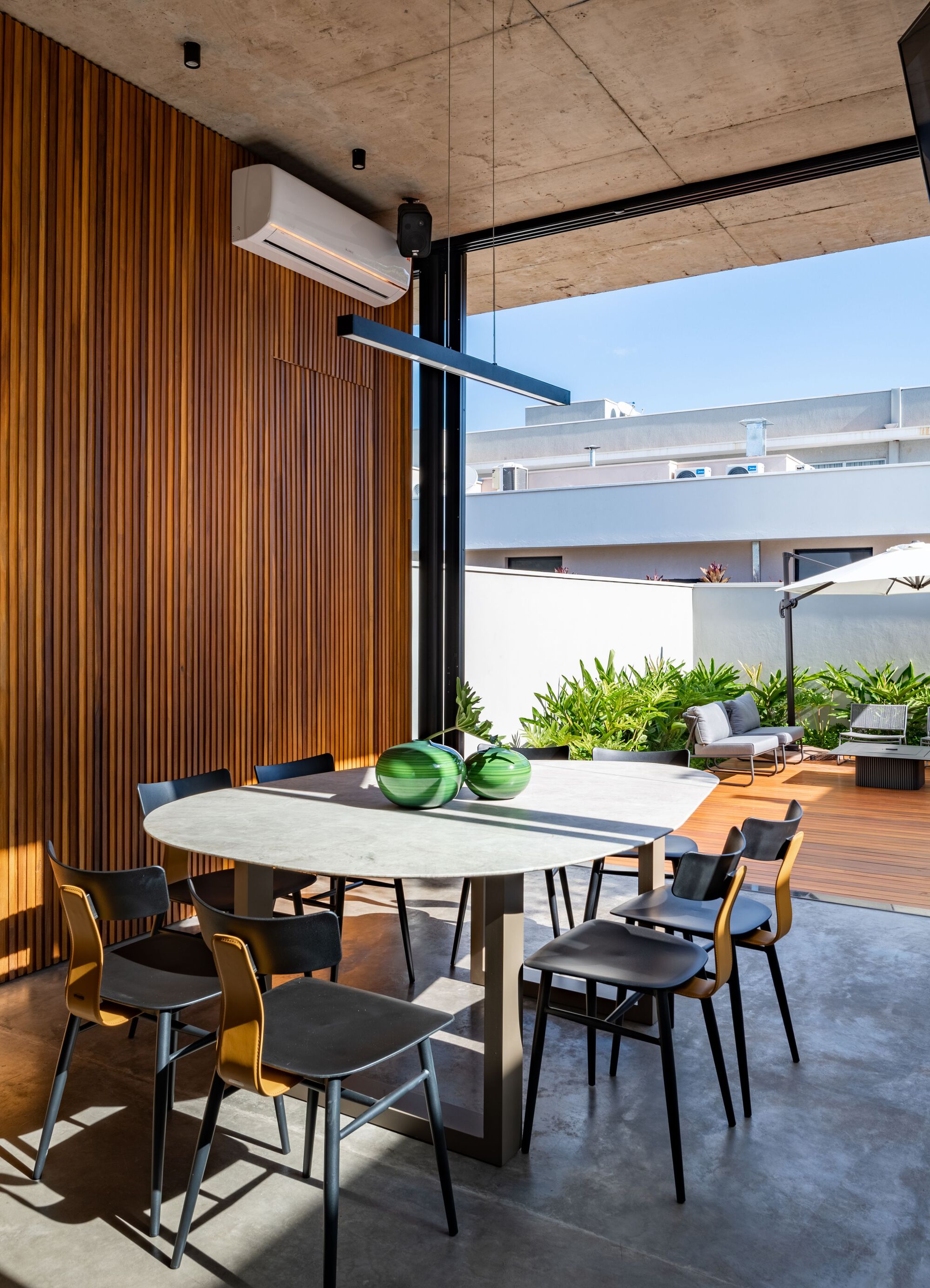 Gallery of Patio House / Caio Persighini Arquitetura - 24