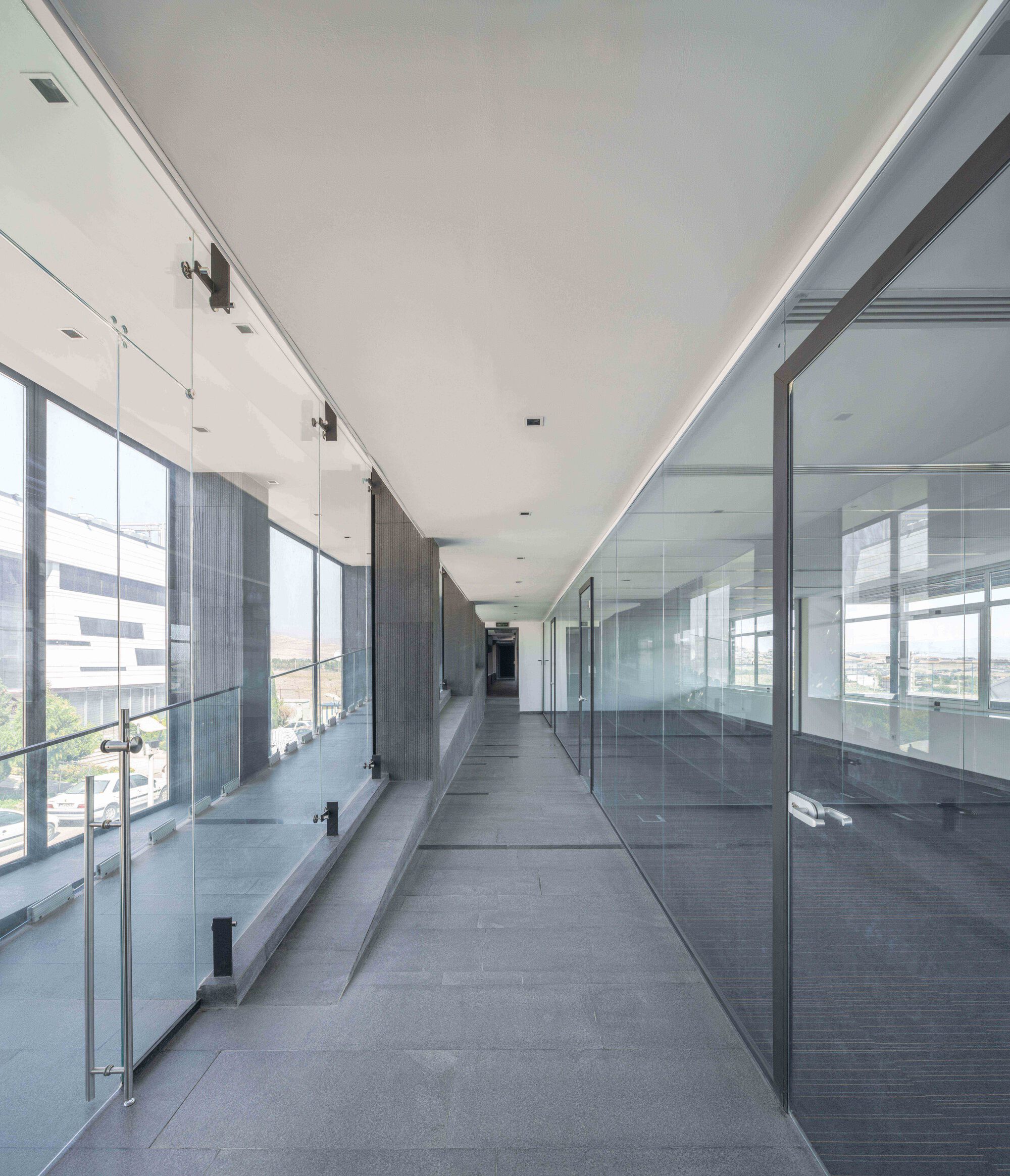 Gallery of Saman Satellite Office Building / Hooba Design - 19