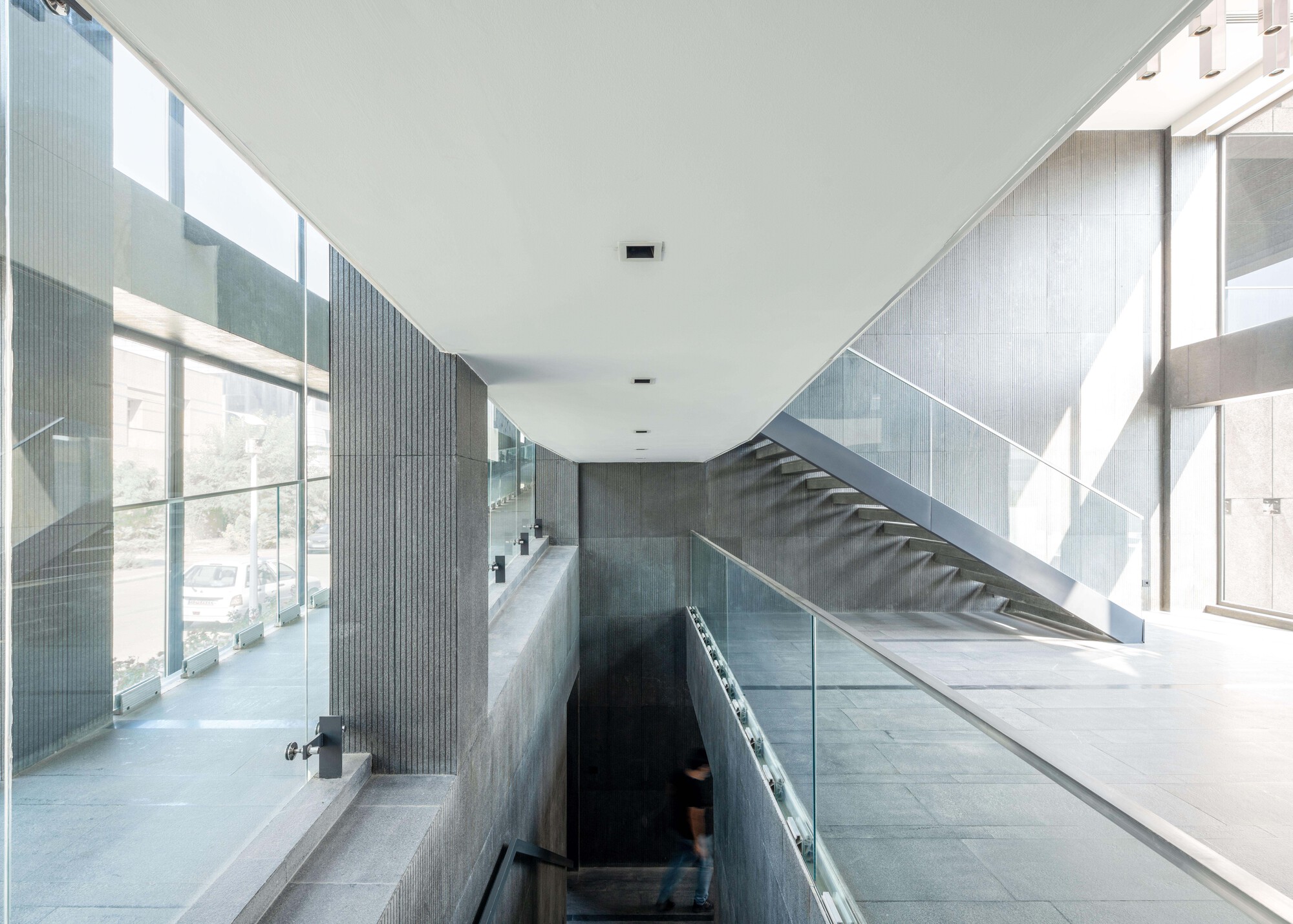 Gallery of Saman Satellite Office Building / Hooba Design - 17