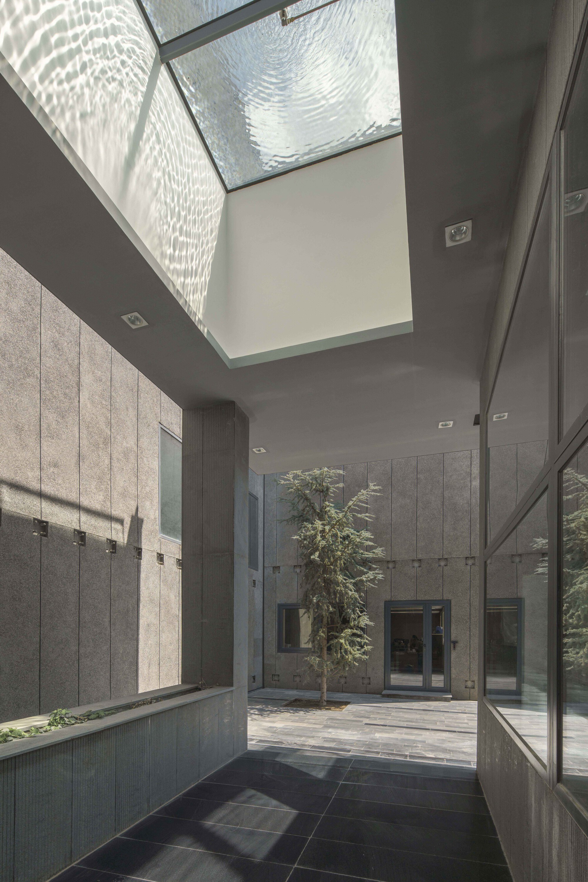 Gallery of Saman Satellite Office Building / Hooba Design - 13