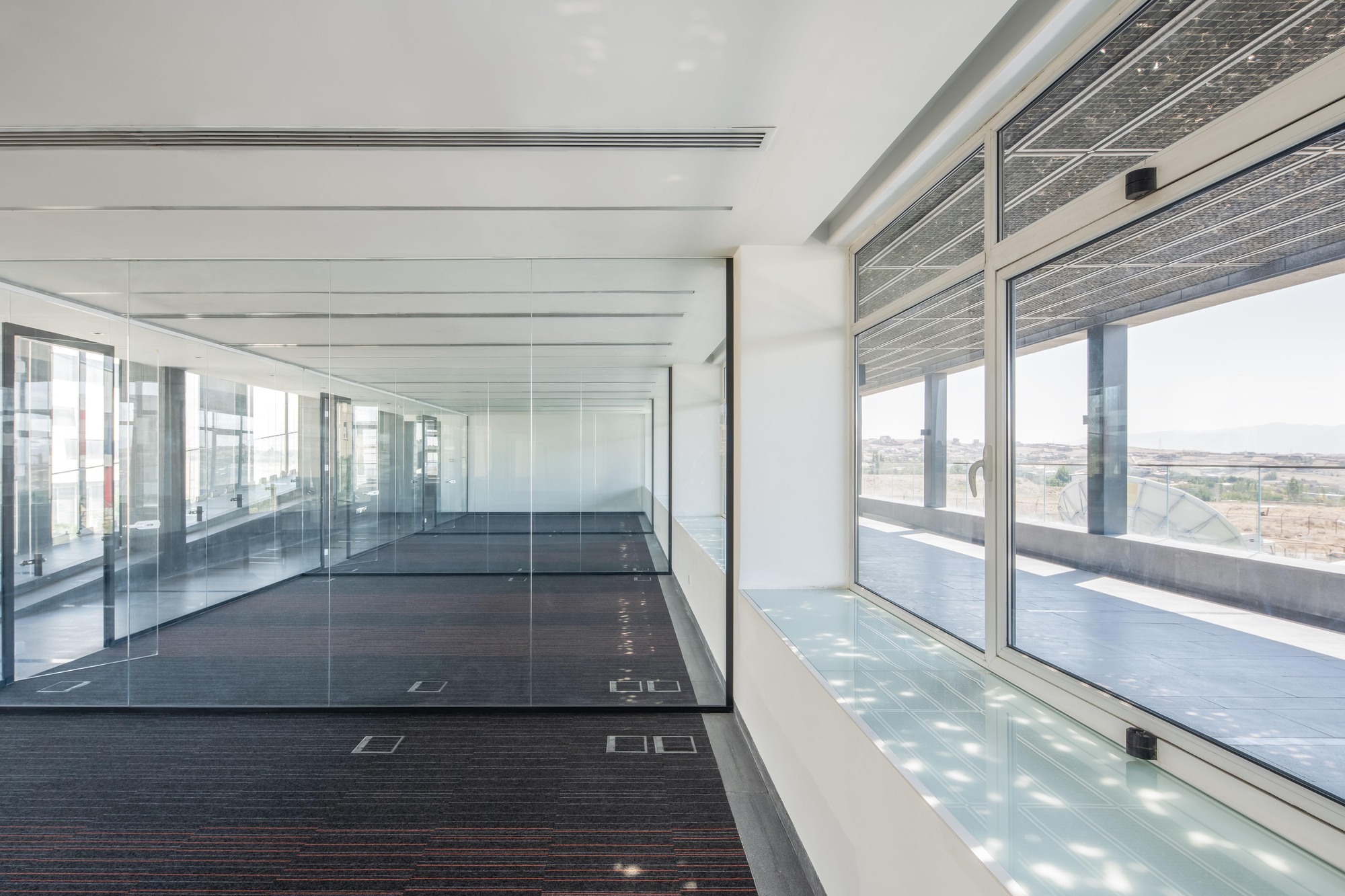 Gallery of Saman Satellite Office Building / Hooba Design - 20