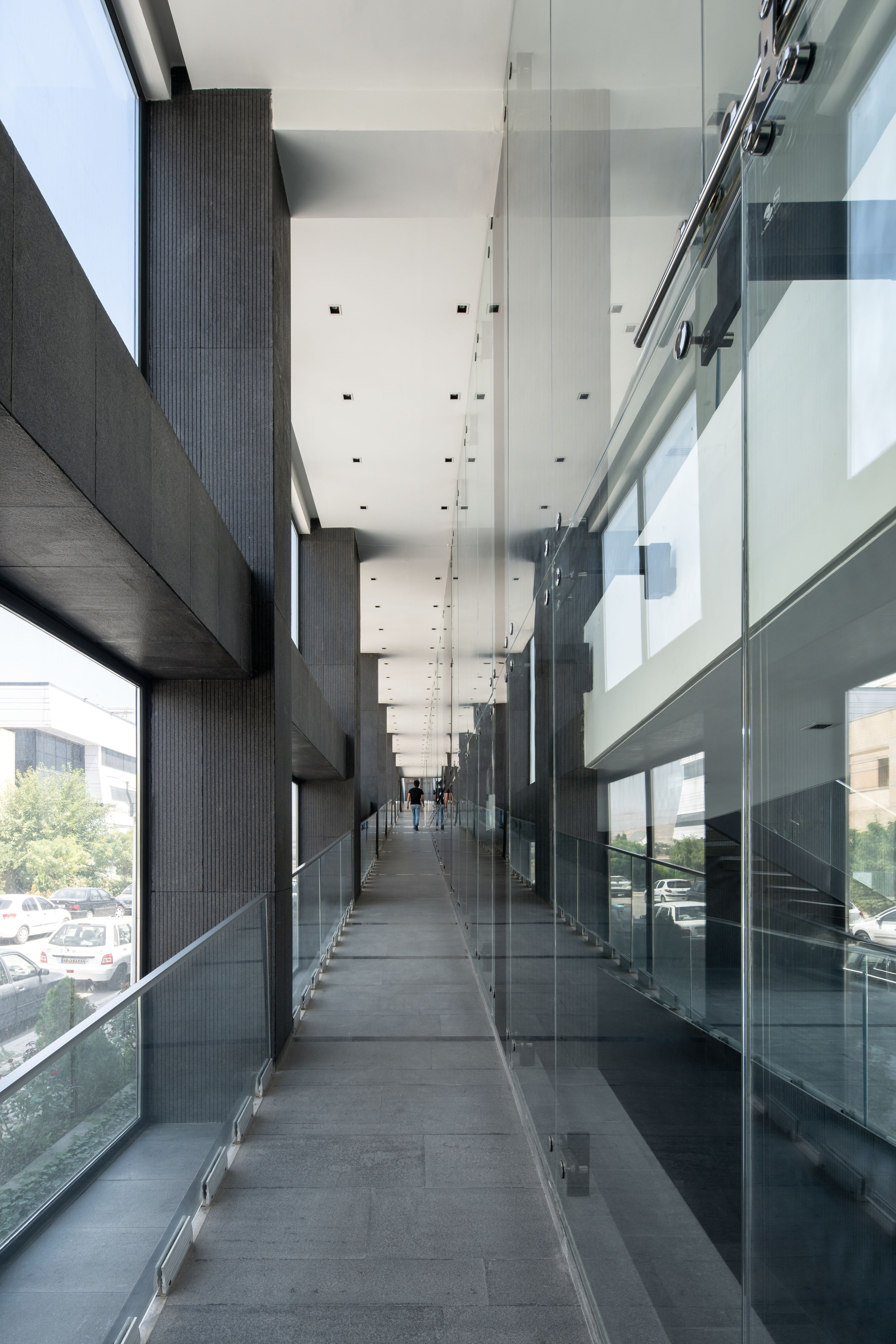 Gallery of Saman Satellite Office Building / Hooba Design - 18