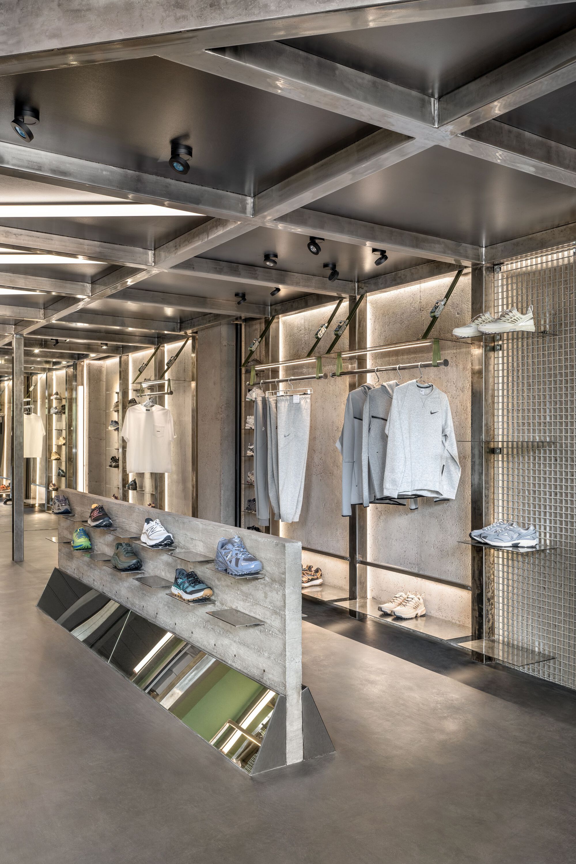Gallery of Pulse Sportswear Store / Sobchenko Architects - 8