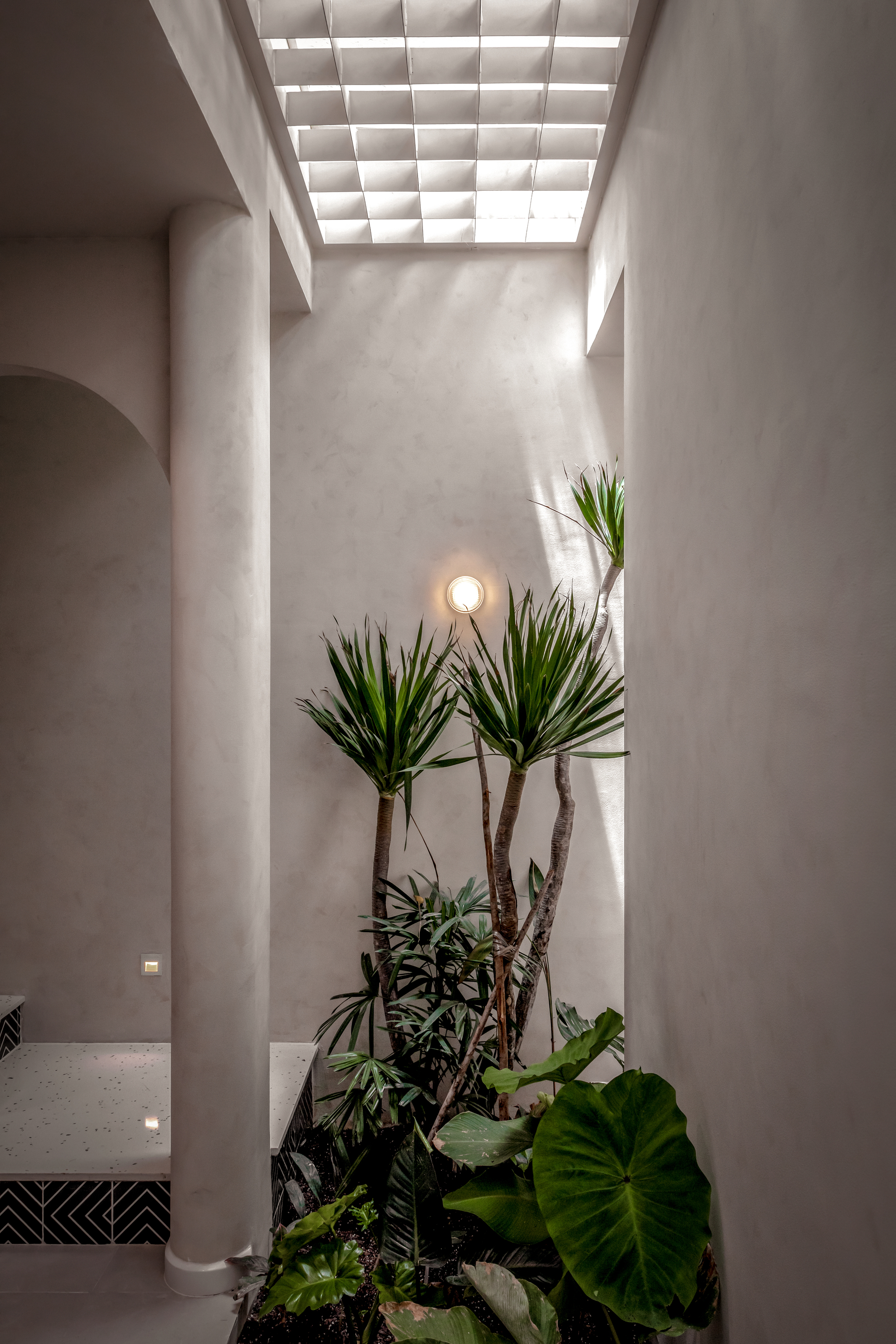 Gallery of Nhà Voi 7 Gardens House / DA VÀNG studio - 30