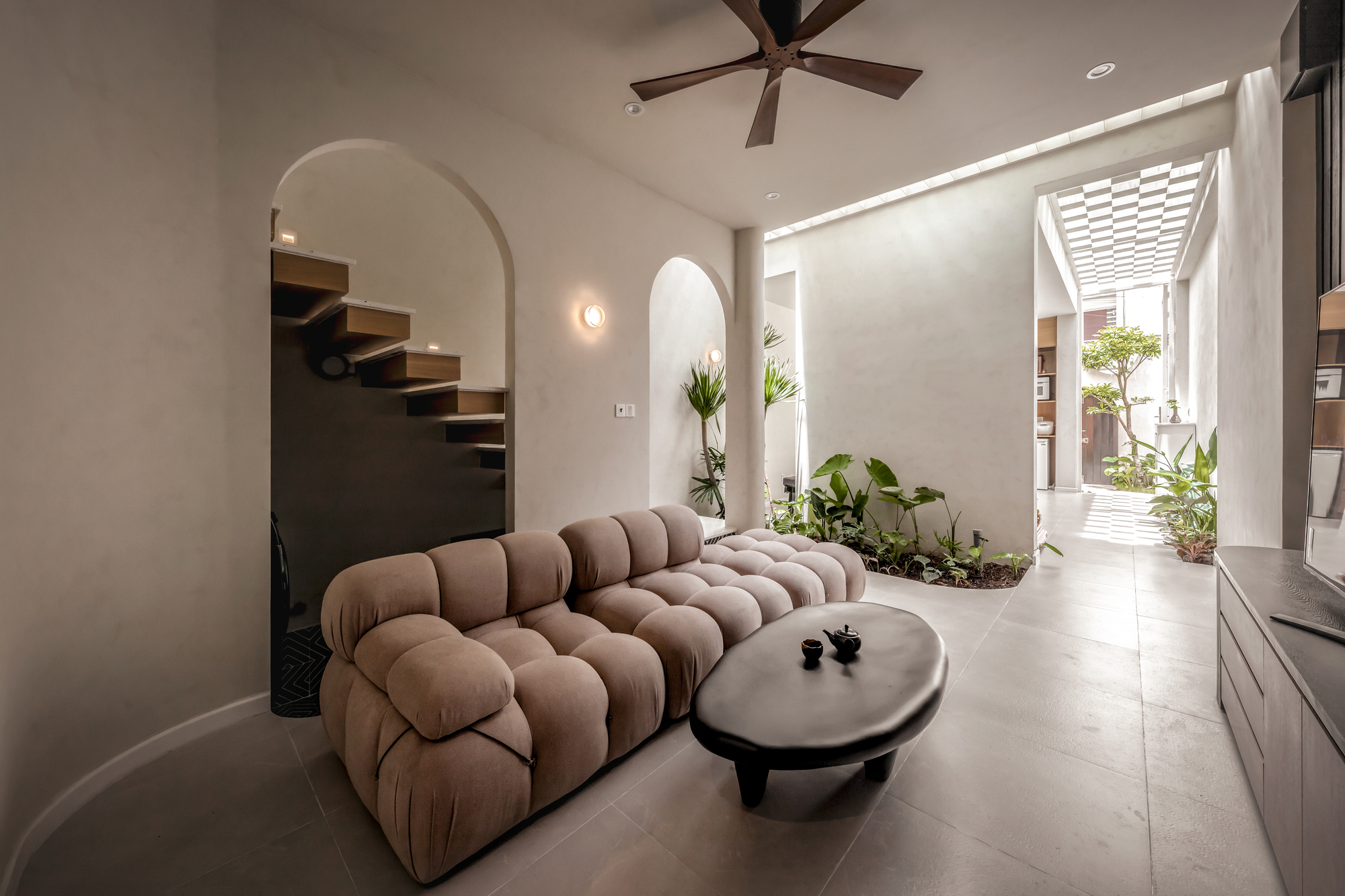 Gallery of Nhà Voi 7 Gardens House / DA VÀNG studio - 8