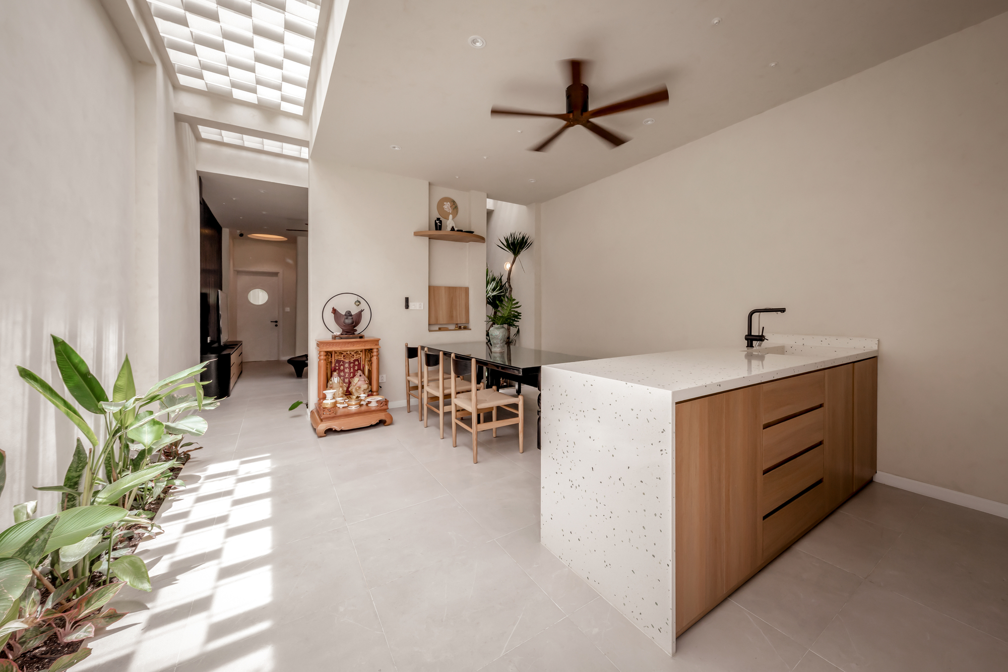 Gallery of Nhà Voi 7 Gardens House / DA VÀNG studio - 10