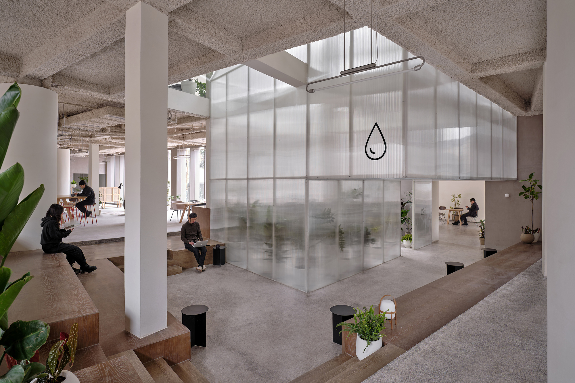 Gallery of Terraced Courtyard / Team BLDG - 18