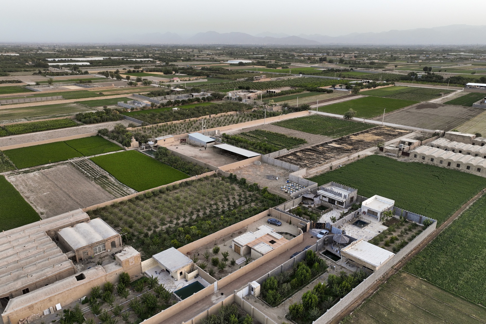 Gallery of Khaki House / EZ Studio - 23