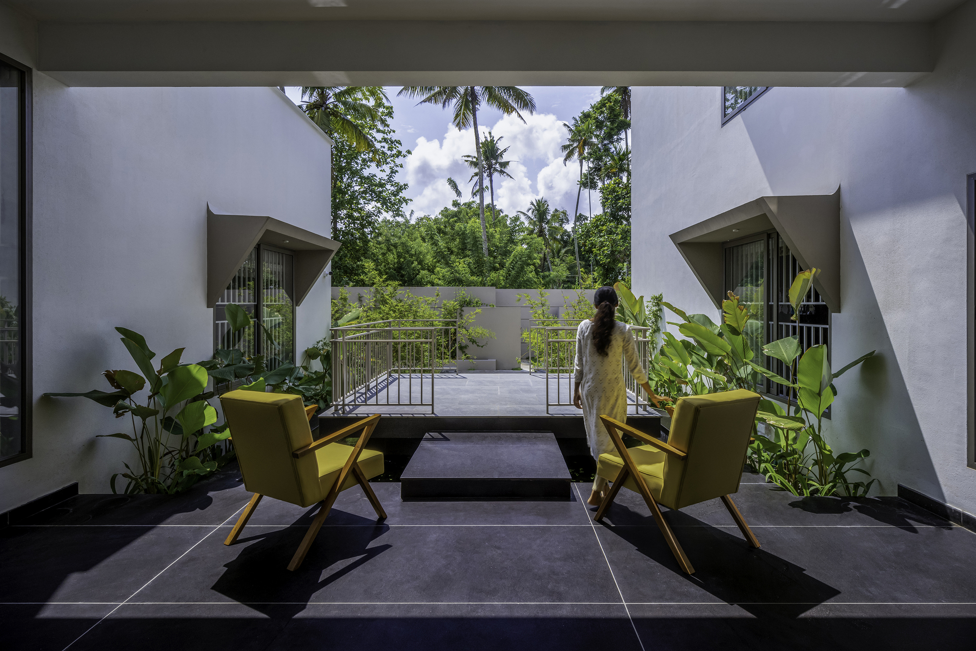 Gallery of Red Wall Residence / i2a Architects Studio - 4