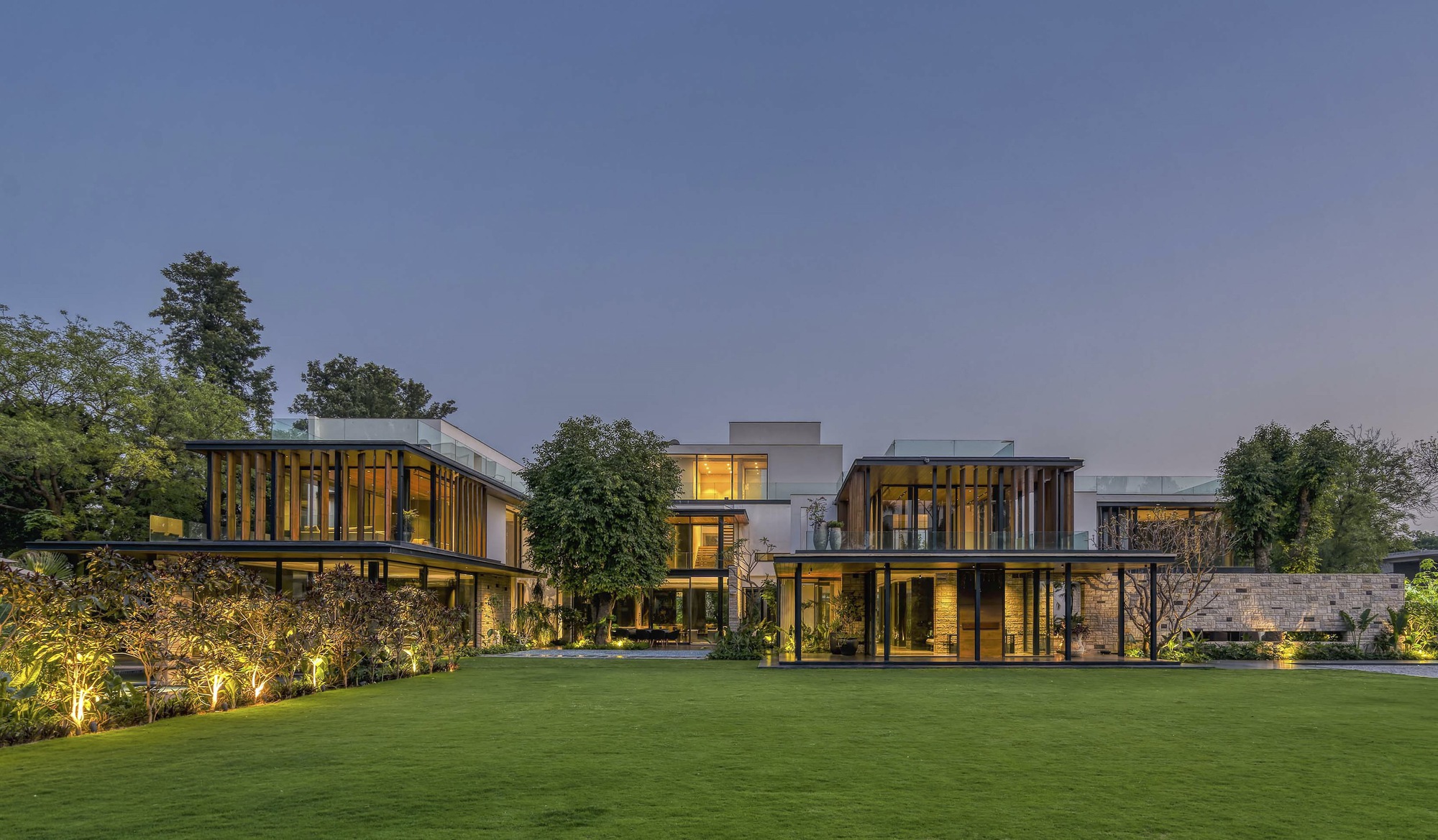 Gallery of Portico House / DADA Partners - 16