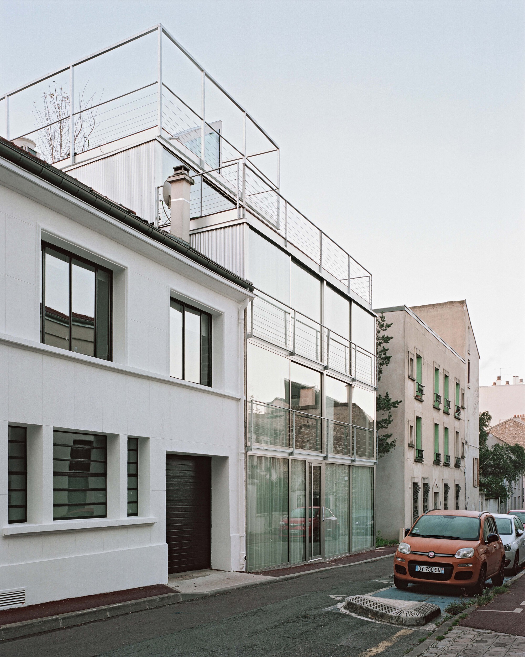 Gallery of LALR Building / PHD Architectes - 7