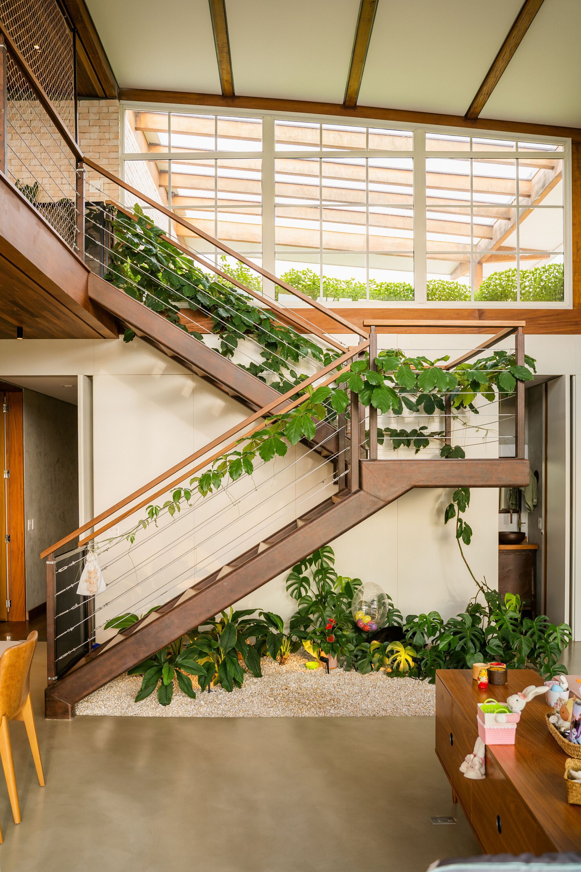 Gallery of 33 Open Homes With Multiple Stories Across a Vertical Open ...