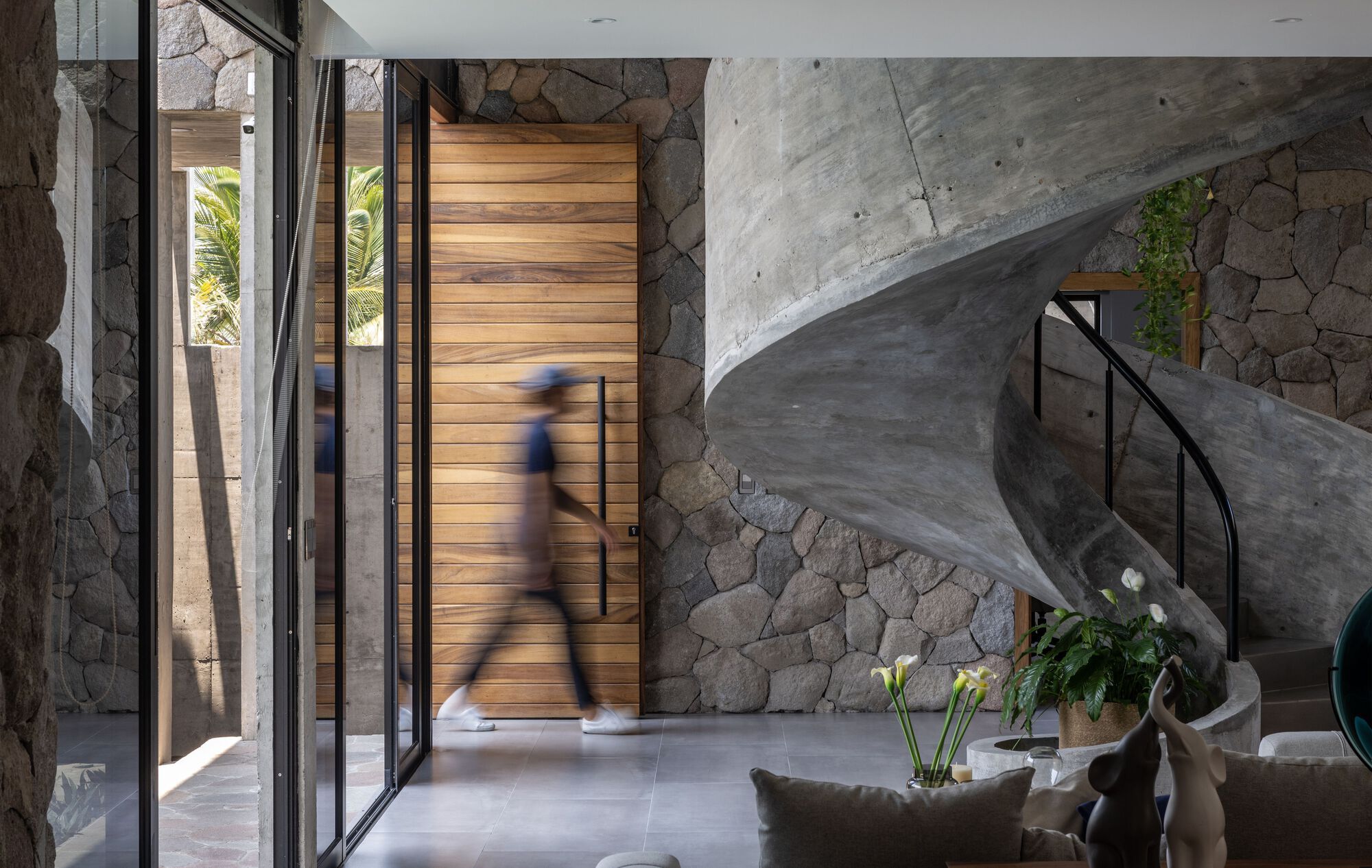 Gallery of 33 Open Homes With Multiple Stories Across a Vertical Open ...