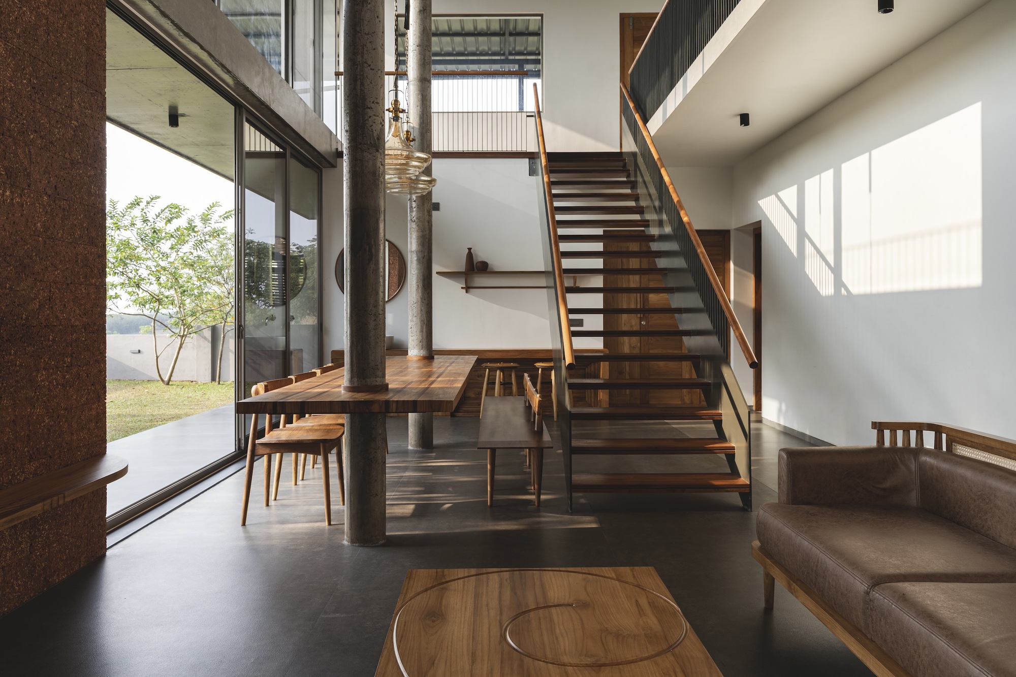 Gallery of 33 Open Homes With Multiple Stories Across a Vertical Open ...