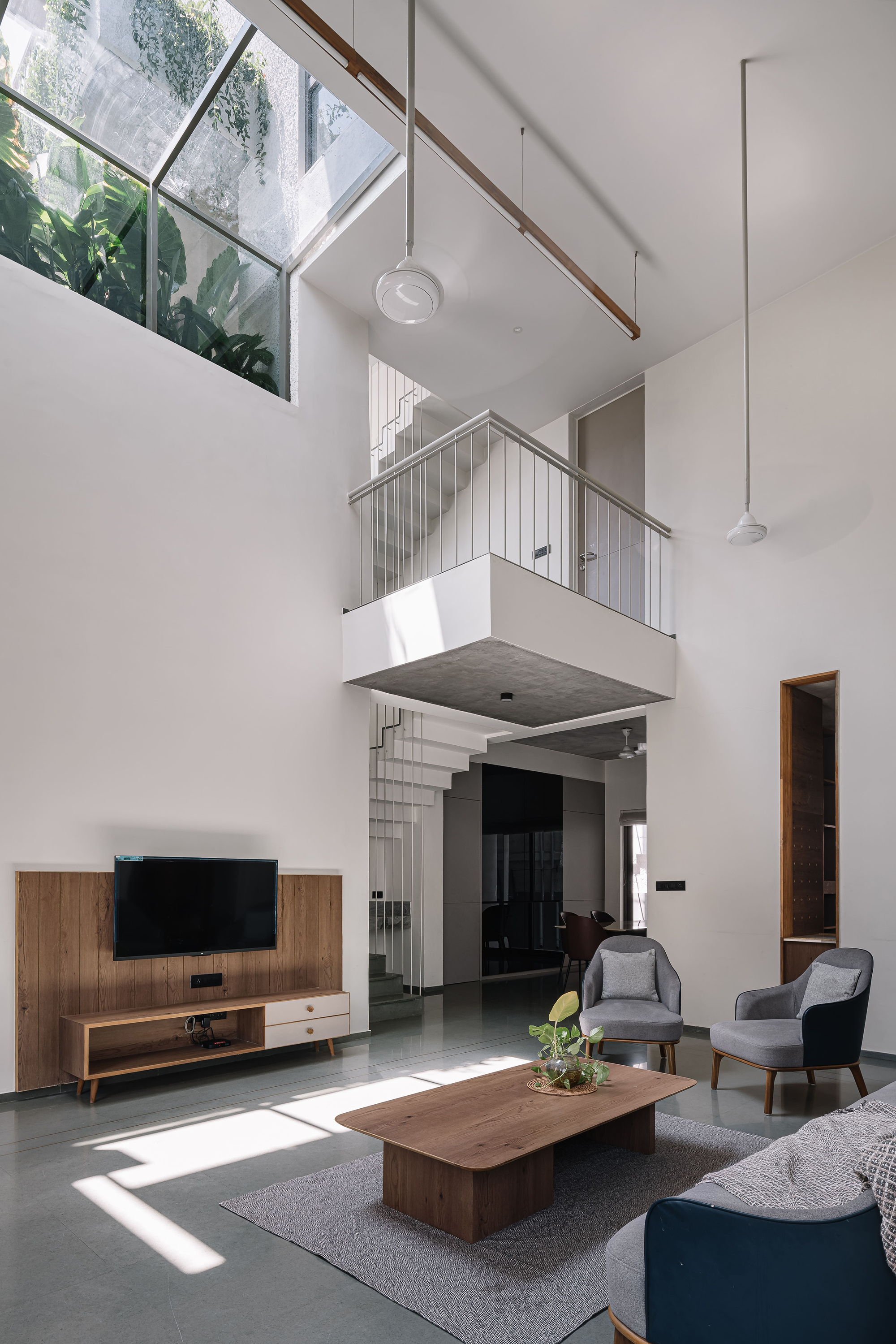 Gallery of 33 Open Homes With Multiple Stories Across a Vertical Open ...