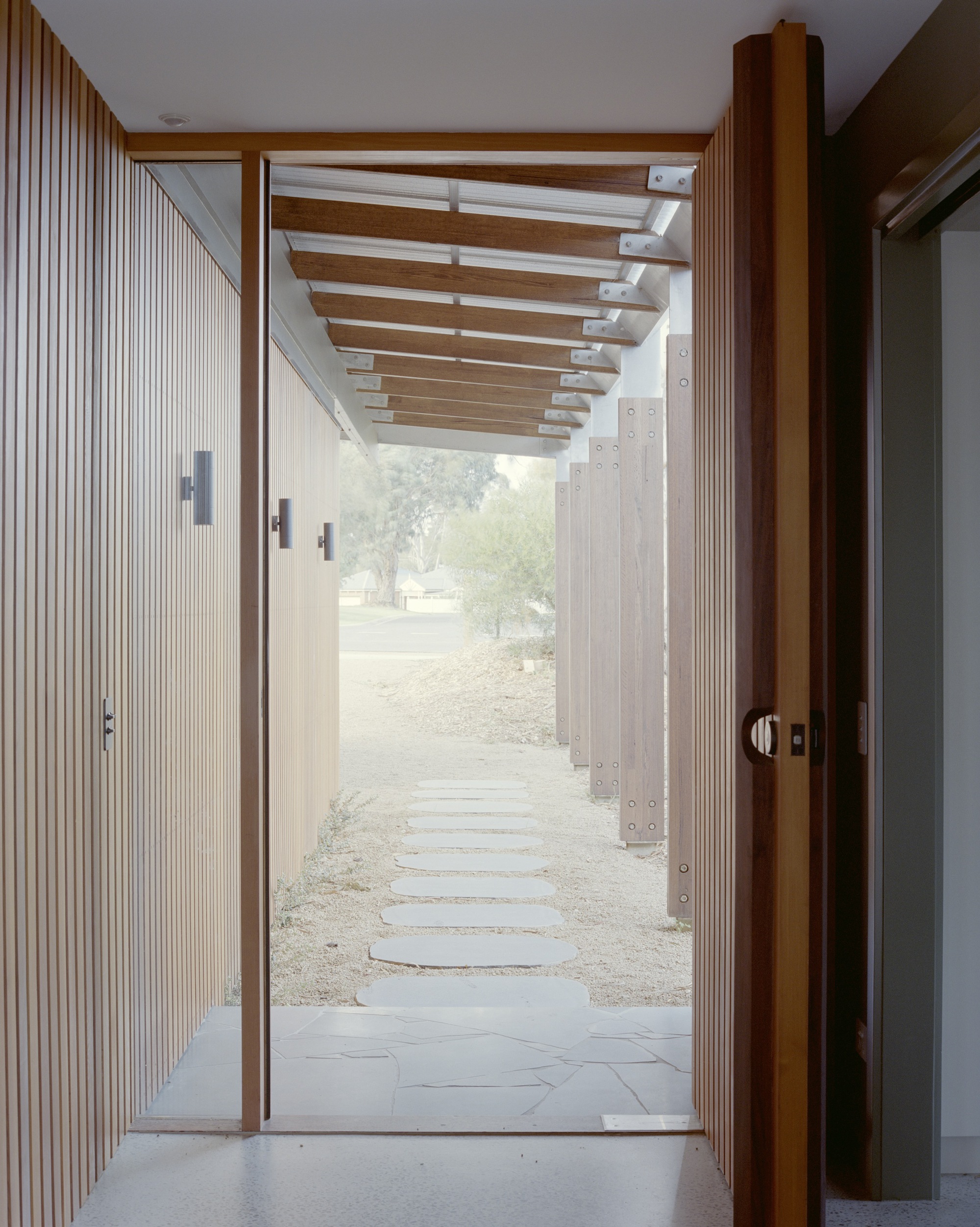Gallery of Stumpy Gully House / markowitzdesign + Stavrias Architecture ...