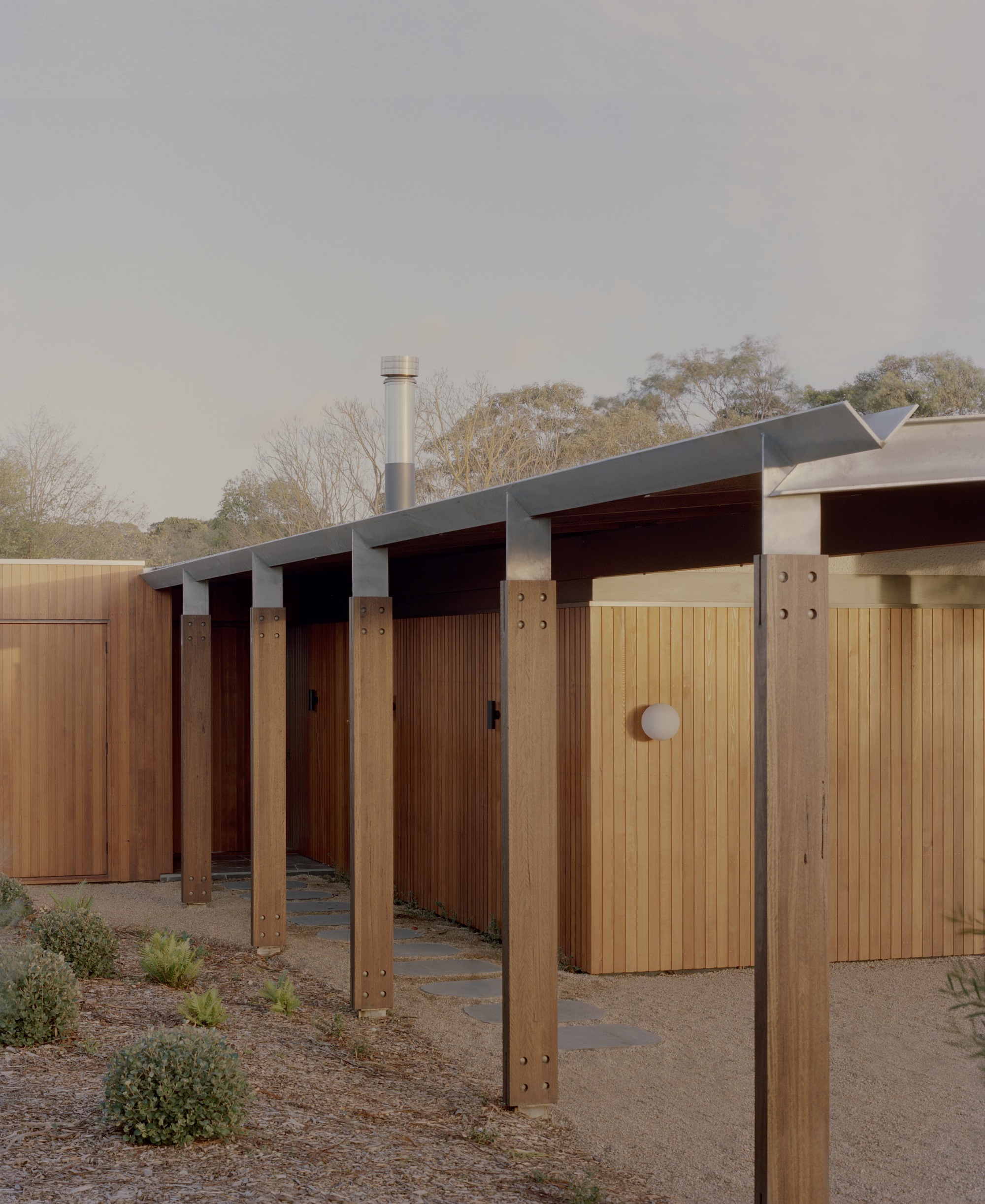 Gallery of Stumpy Gully House / markowitzdesign + Stavrias Architecture - 9