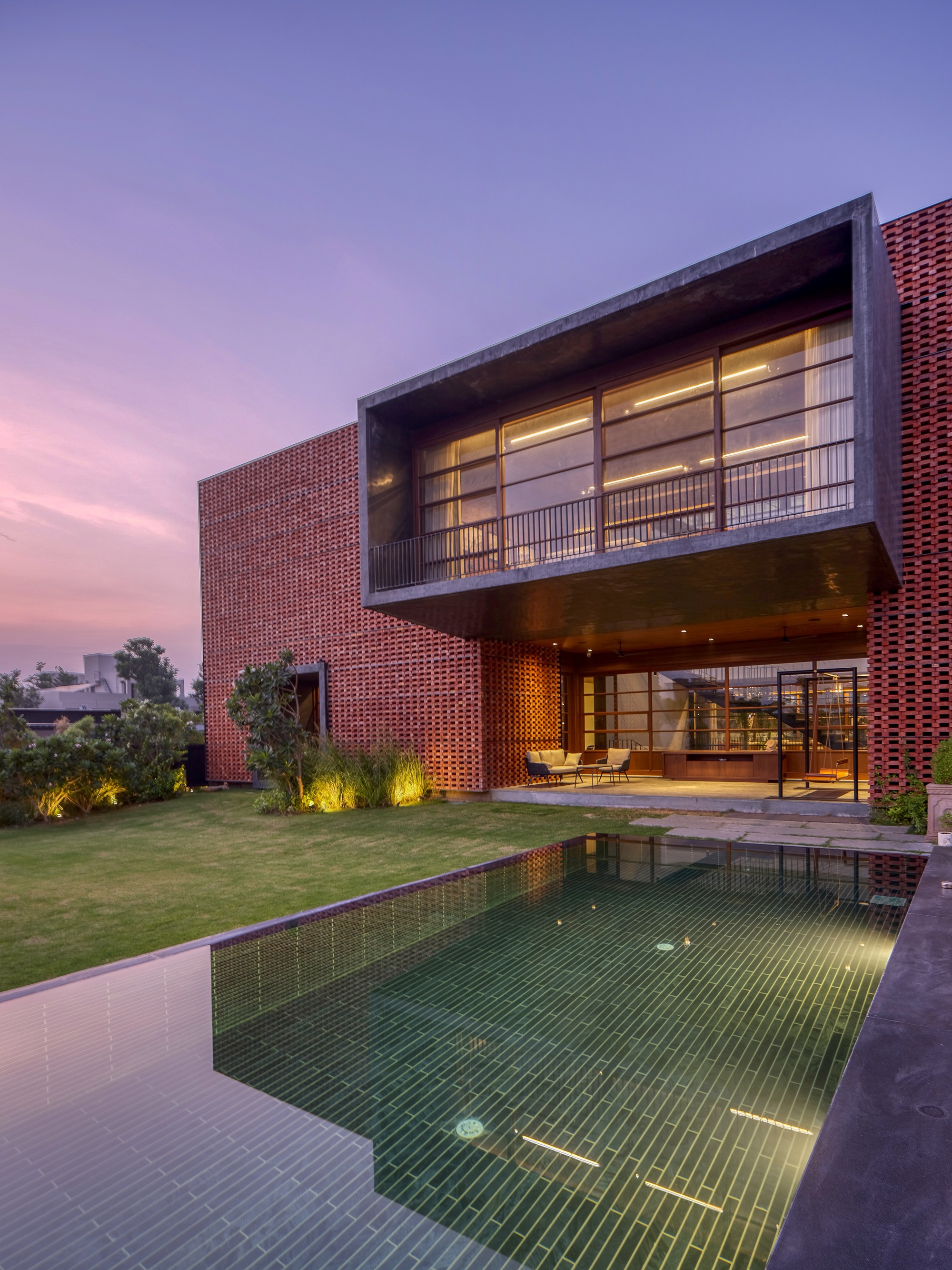 Gallery of Ishtika House / SPASM Design Architects - 13