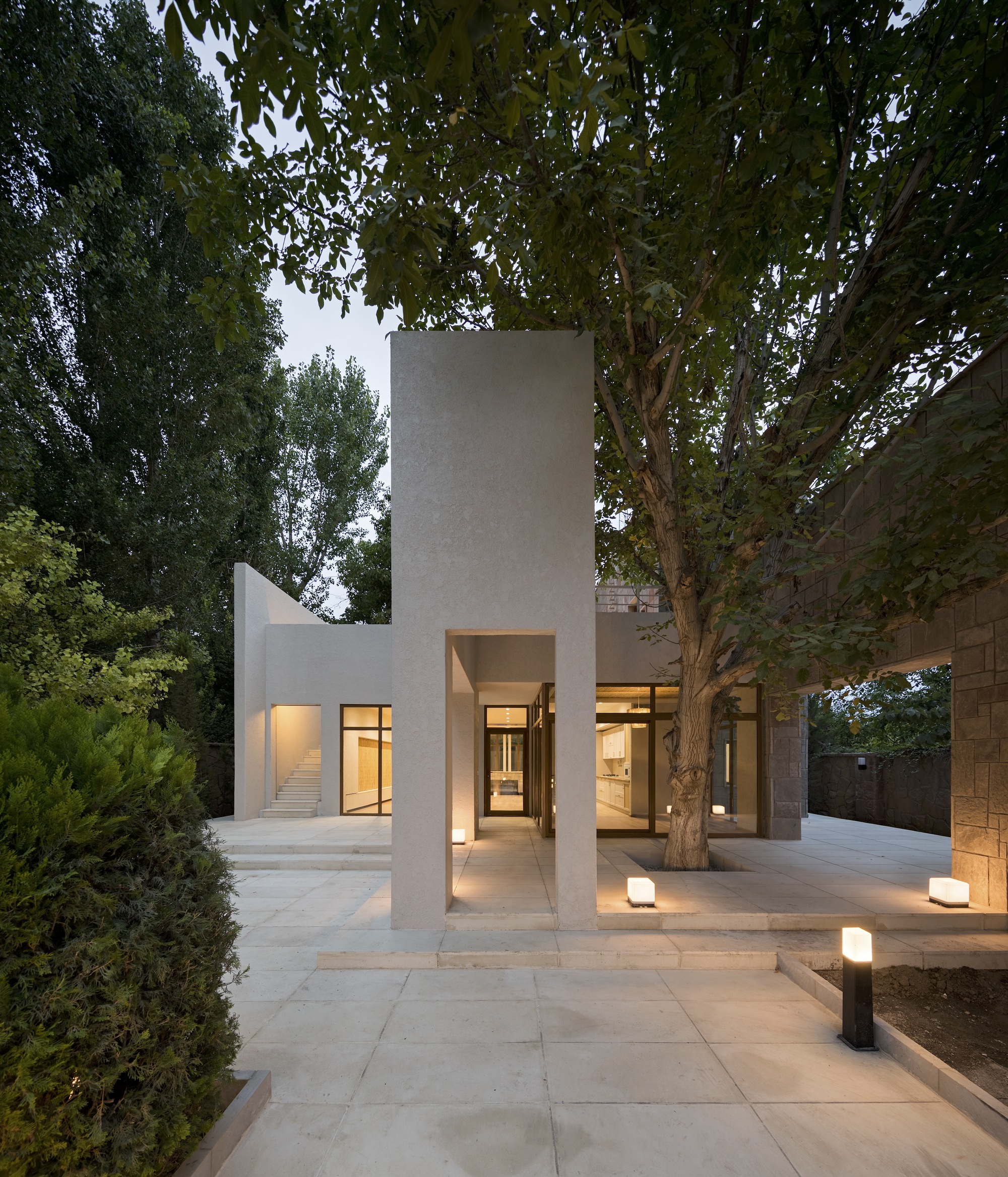 Gallery of A House Between Two Walnuts / KAV Architects - 23