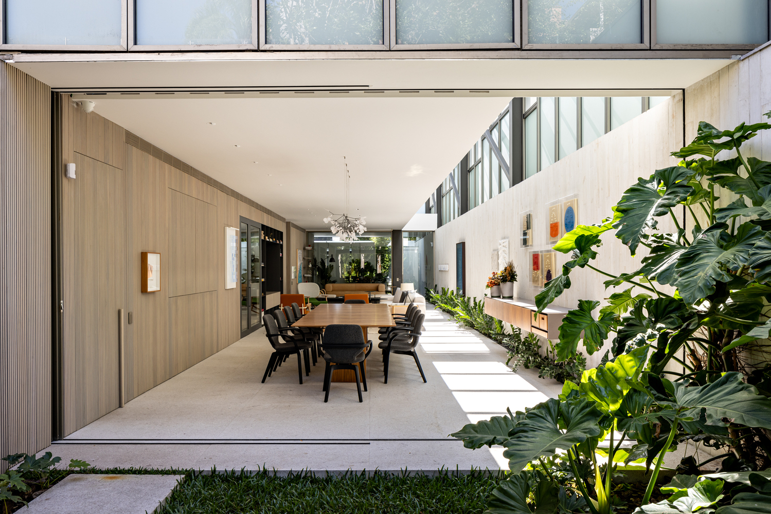 Gallery of How to Make the Most of Double-Height Ceilings in ...