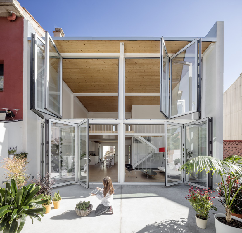 Gallery of How to Make the Most of Double-Height Ceilings in ...