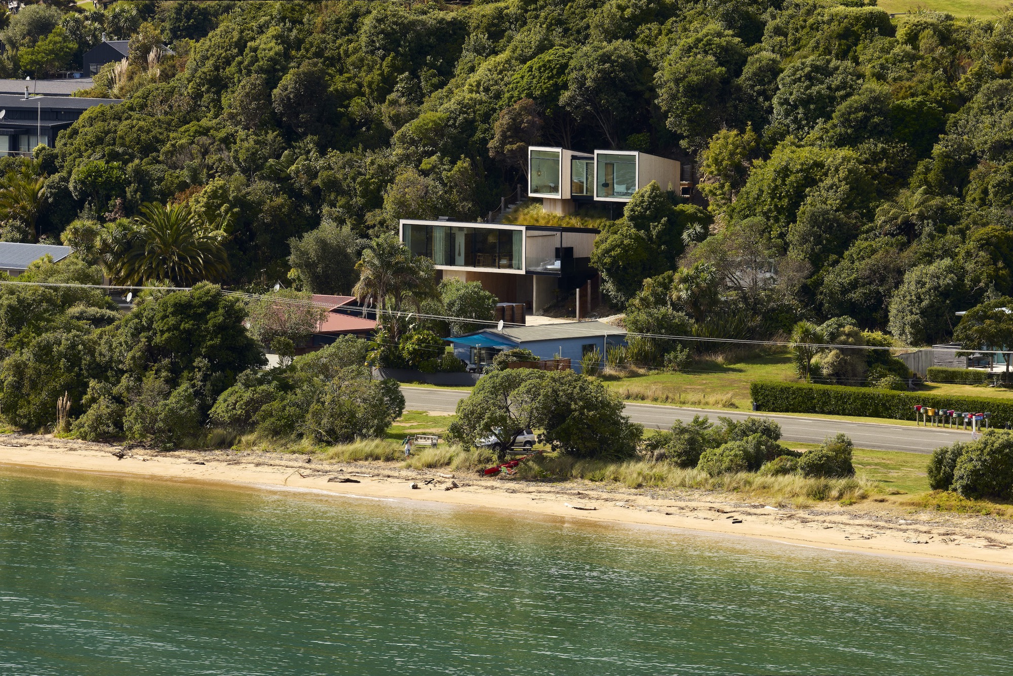 Gallery of Ligar Bay Bach House / Young Architects - 6