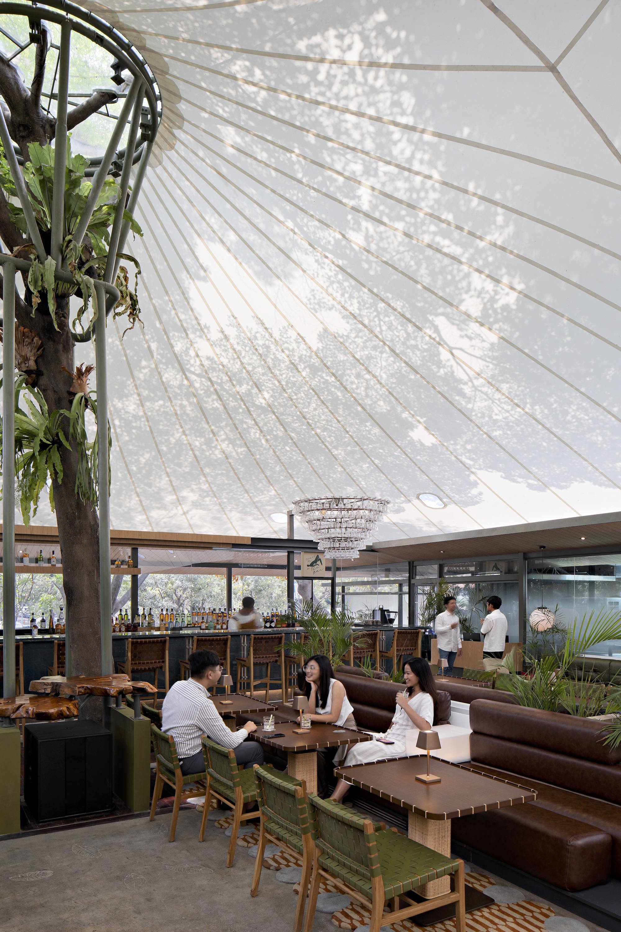 Galeria de Restaurante Stalk, Abraçando as Árvores / RAD+ar (Research ...