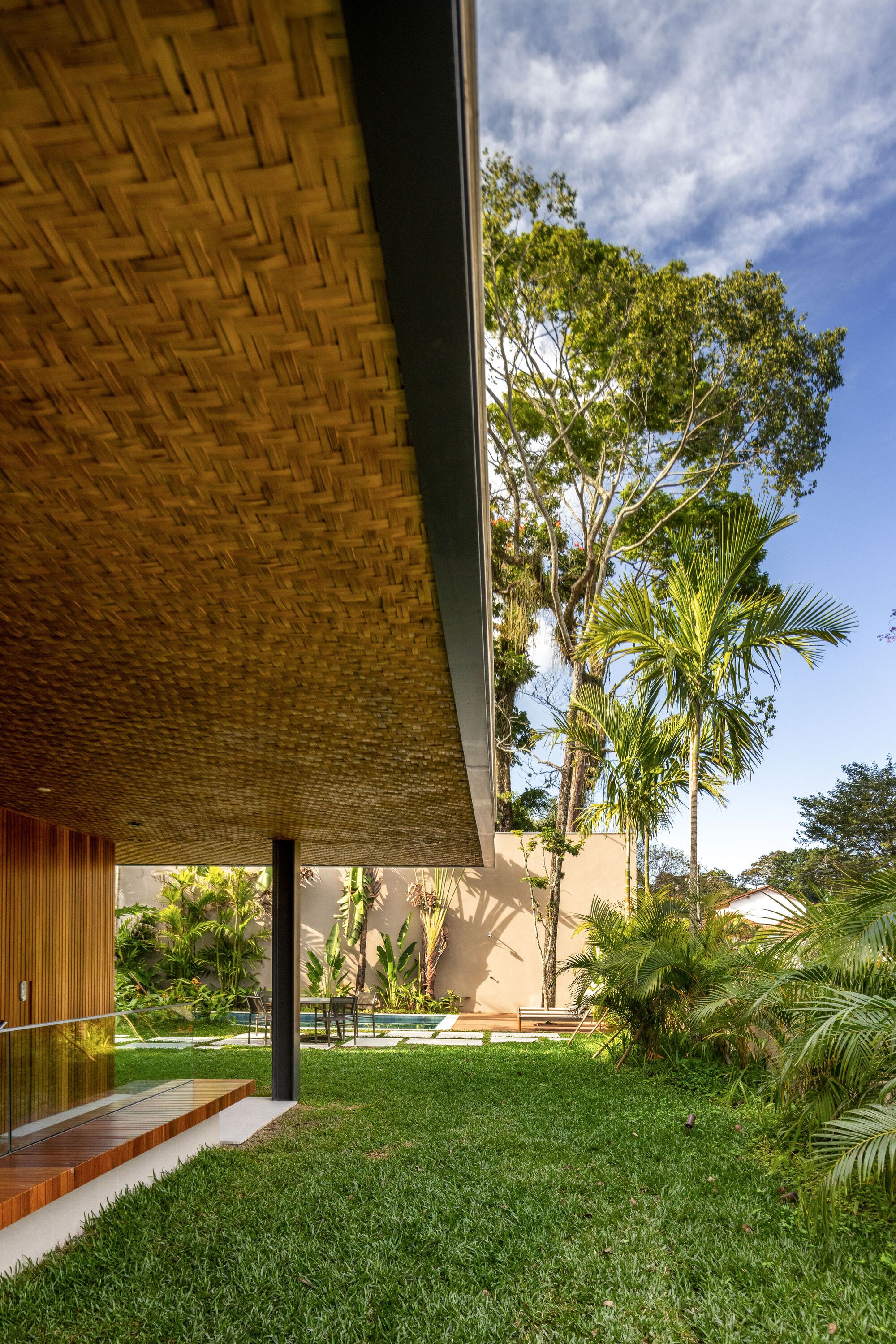 Gallery of House Opy Ará 100 / Sergio Conde Caldas Arquitetura + Miguel ...