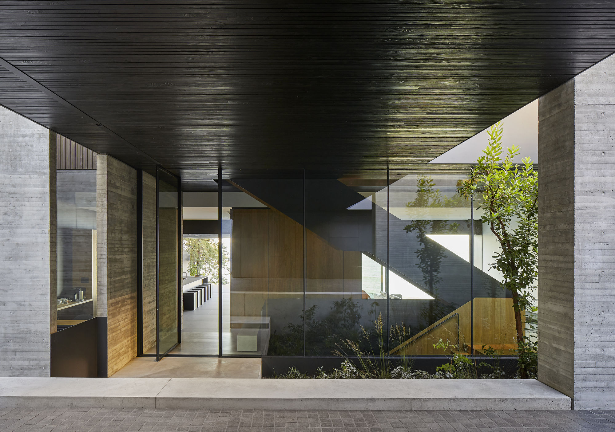 Gallery of Liminal House / Mcleod Bovell Modern Houses - 33