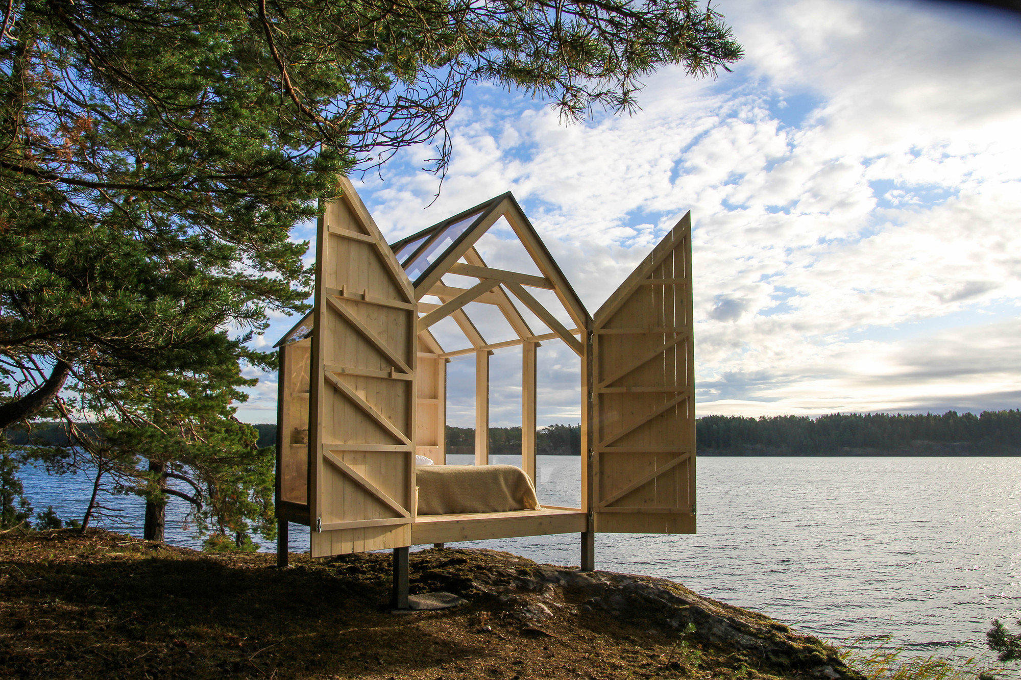 Five Glass-Wrapped Homes Living Life on the Edge | ArchDaily