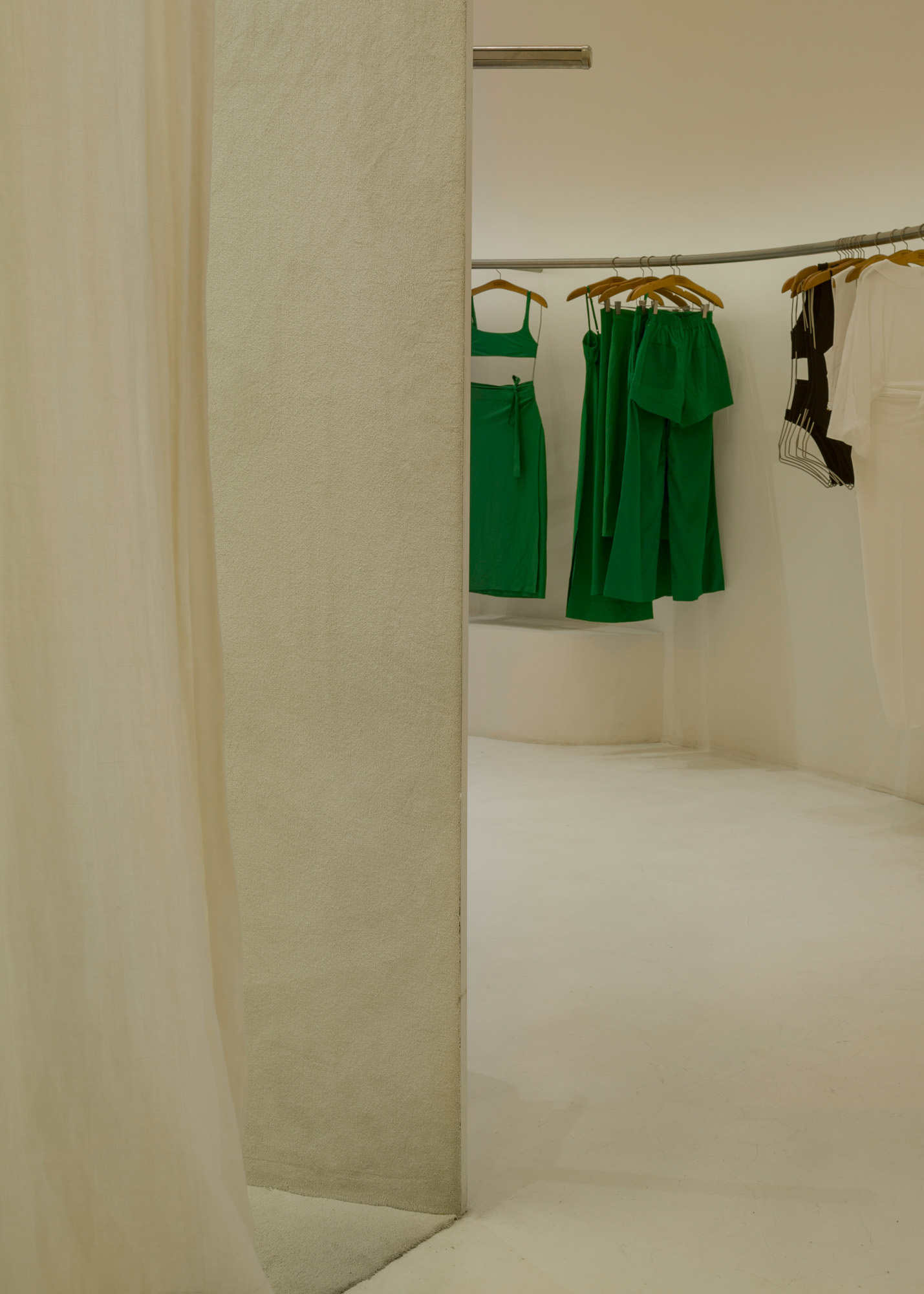 Galeria de Loja Haight Clothing Cidade Jardim / AR Arquitetos + Helena ...