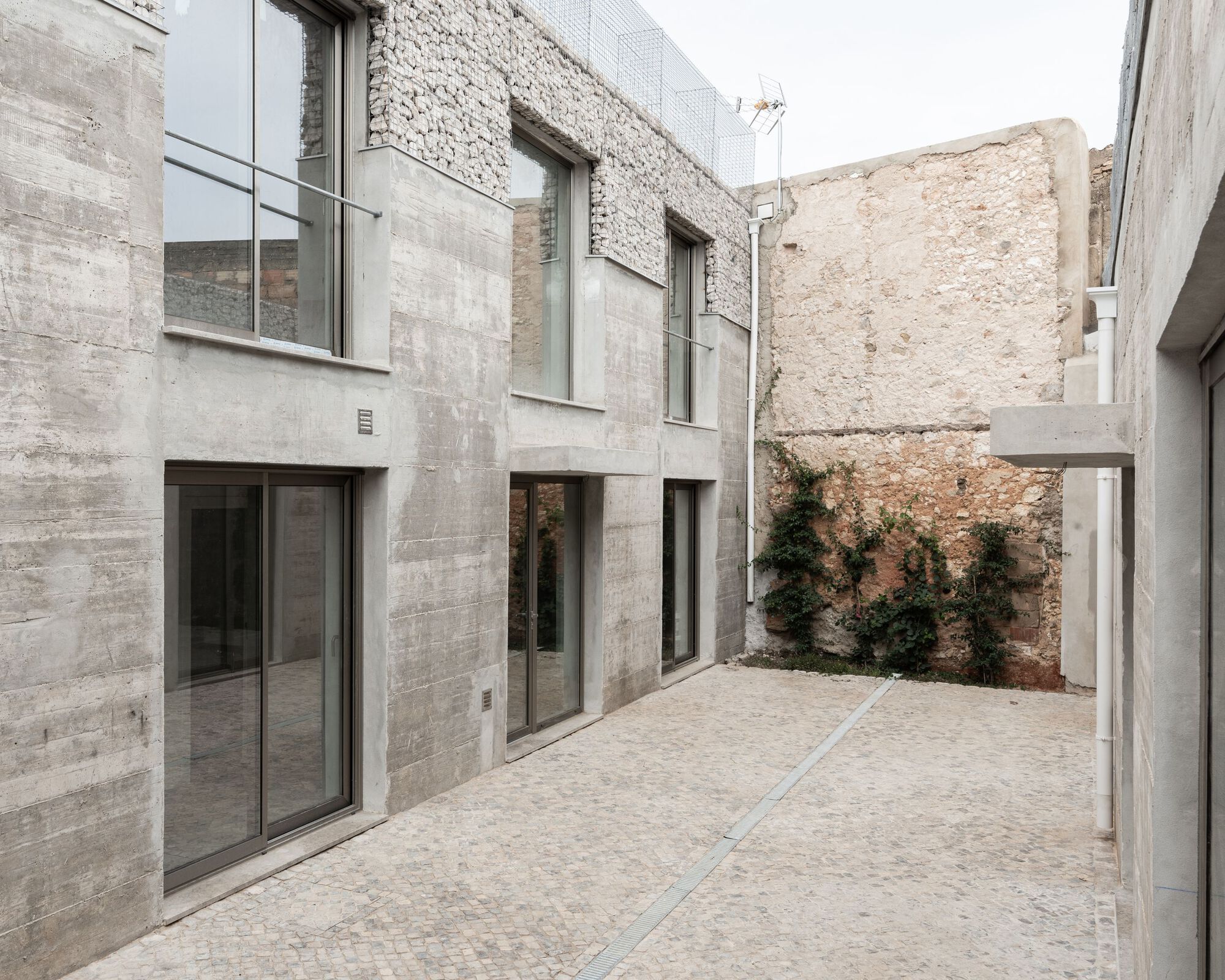 Gallery of Three Exposed Concrete Façades / corpo atelier - 8