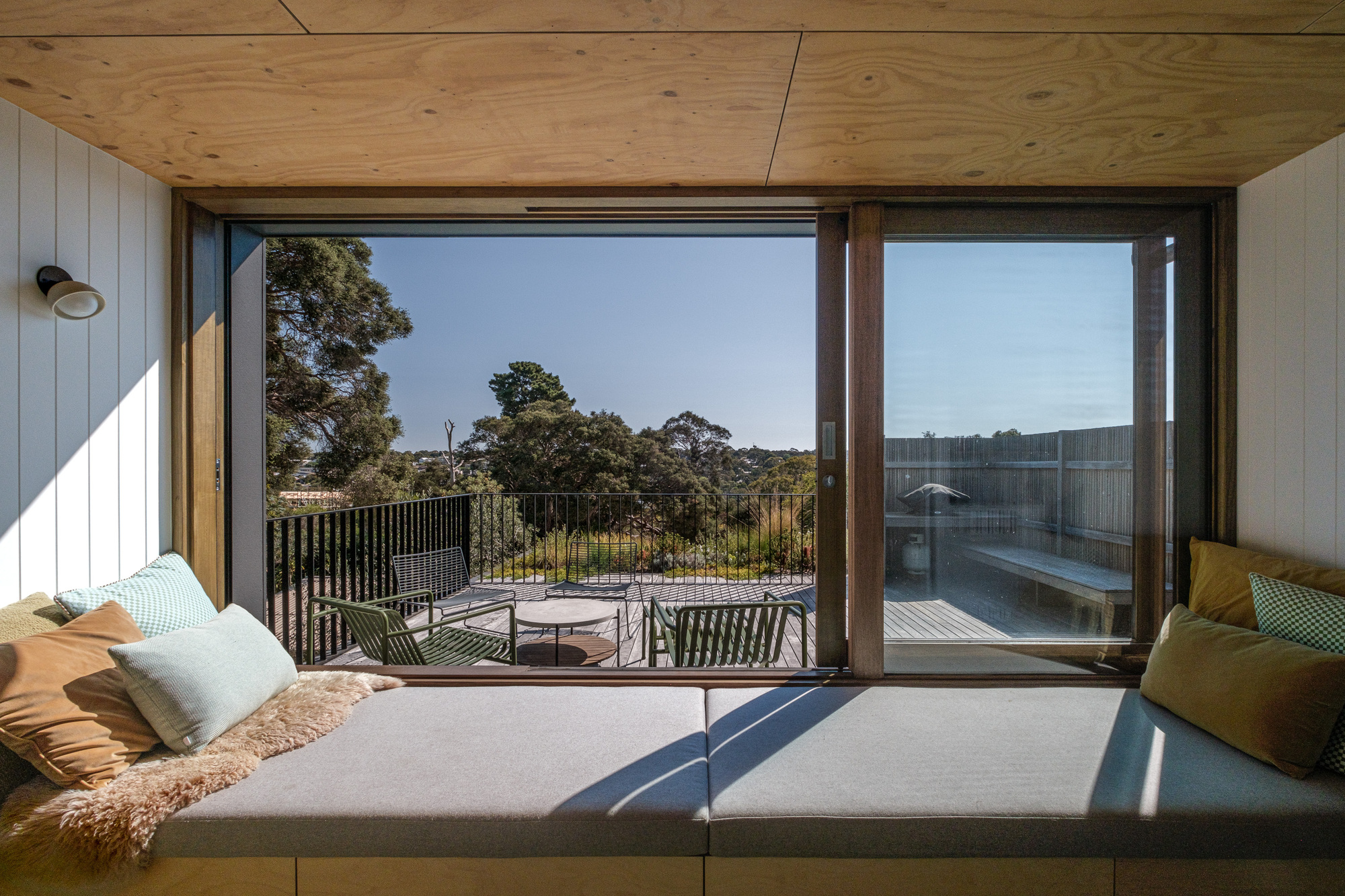 Gallery of Upcycled House / Freehand Projects - 16