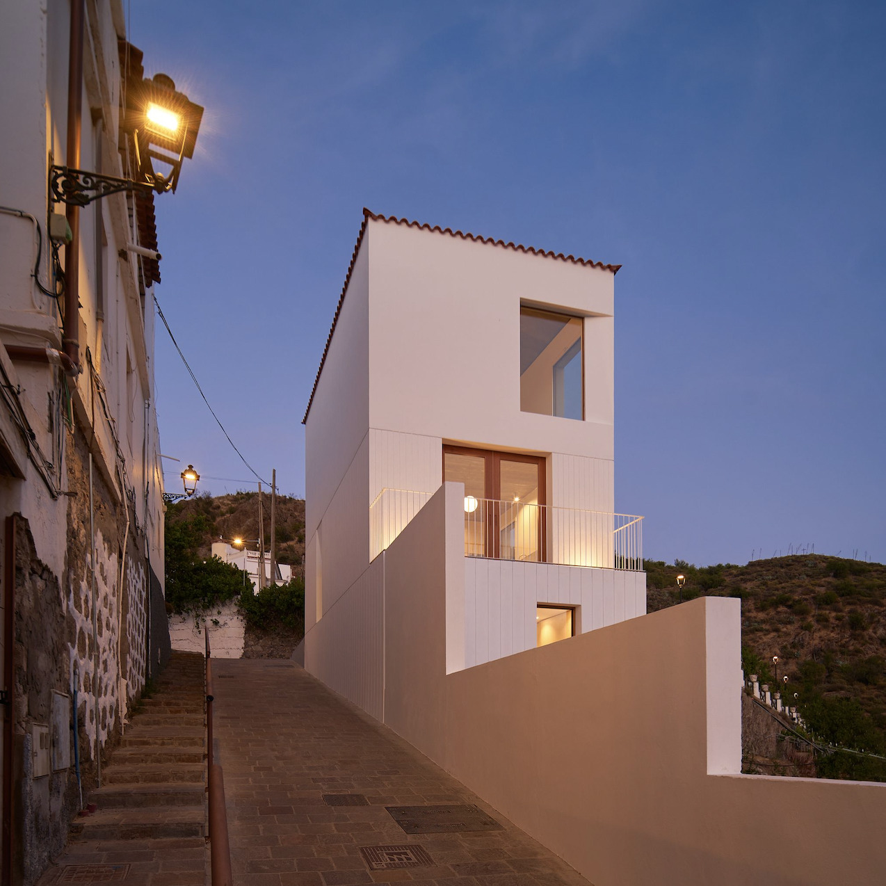 Gallery of T House / XStudio - 25