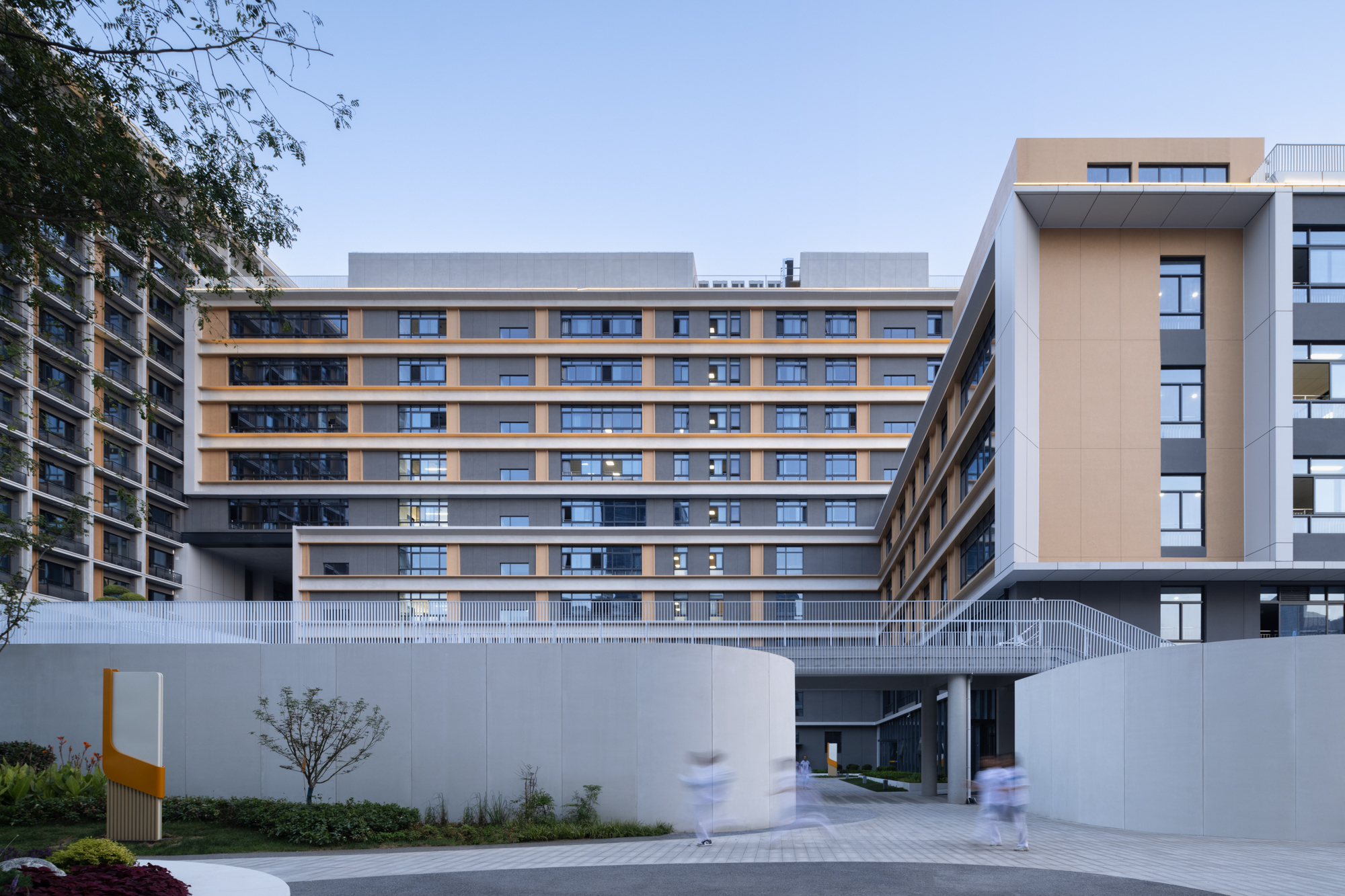 Gallery of Xi'an Gaoxin No.1 High School Expansion and Social Shared ...