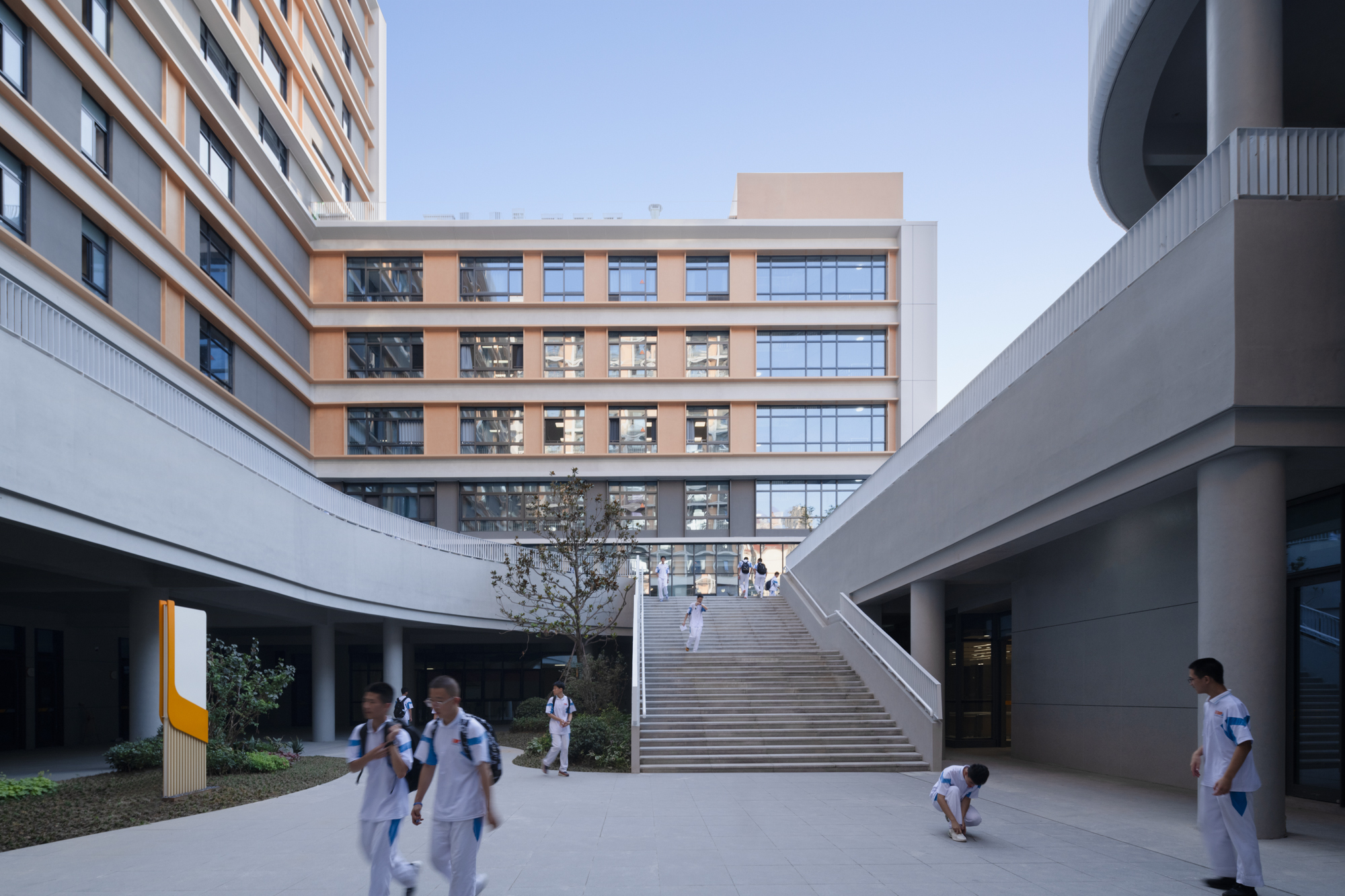 Gallery of Xi'an Gaoxin No.1 High School Expansion and Social Shared Car Park / Qu Peiqing ...