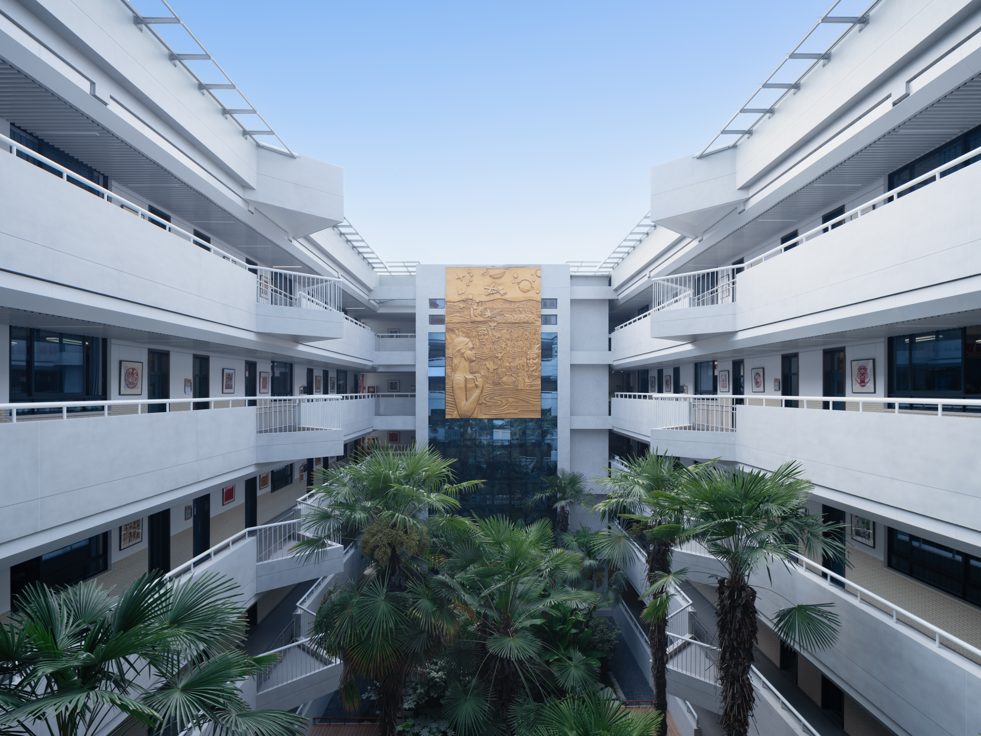 Gallery of Xi'an Gaoxin No.1 High School Expansion and Social Shared Car Park / Qu Peiqing ...