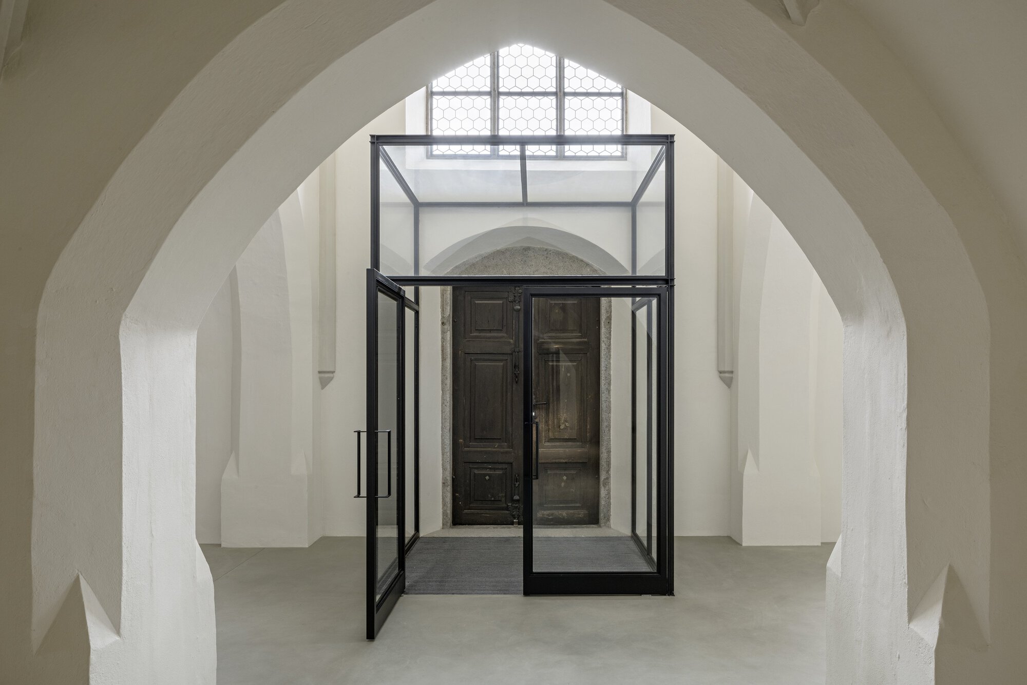 Gallery of Opening Up / Neo-Gothic Architecture Meets Modern Minimalism - 7