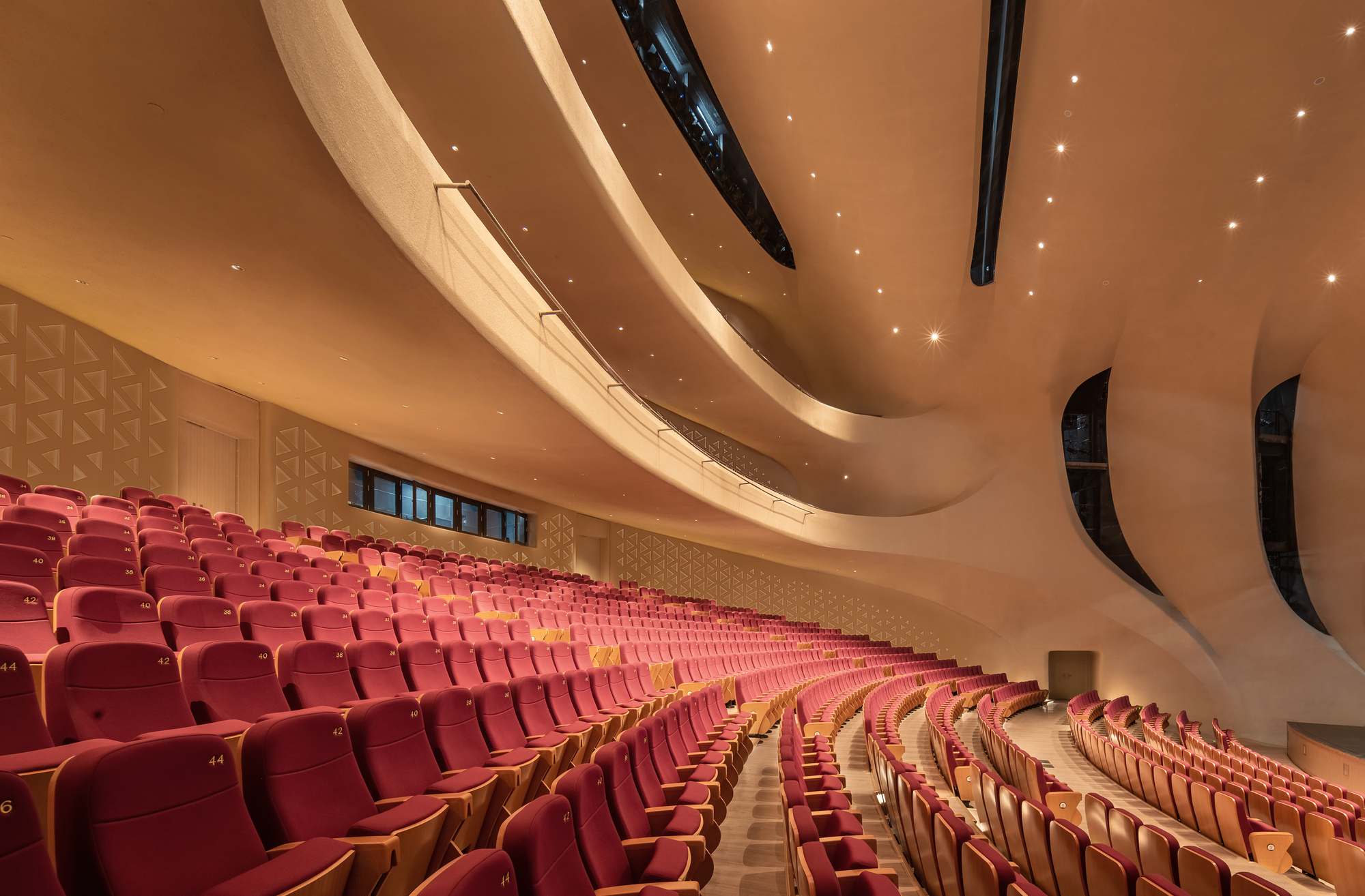 Gallery of Golden Sands Lake Grand Theater / CCTN Design - 21