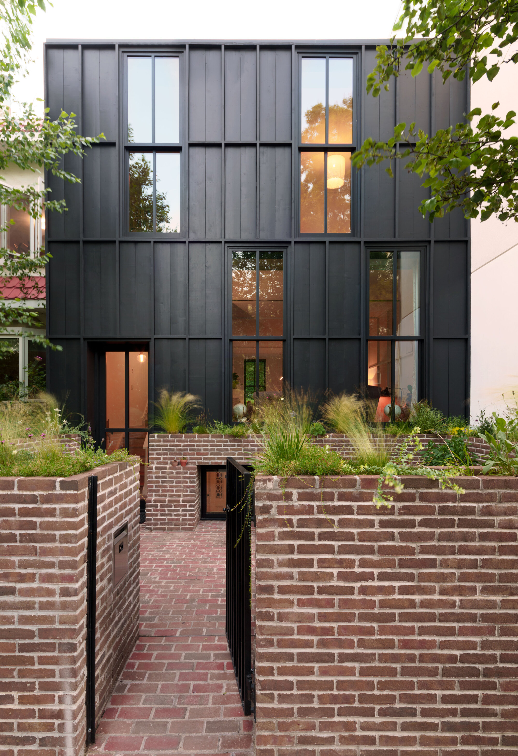 Gallery of Stick House, Brick Garden / Abruzzo Bodziak Architects - 8