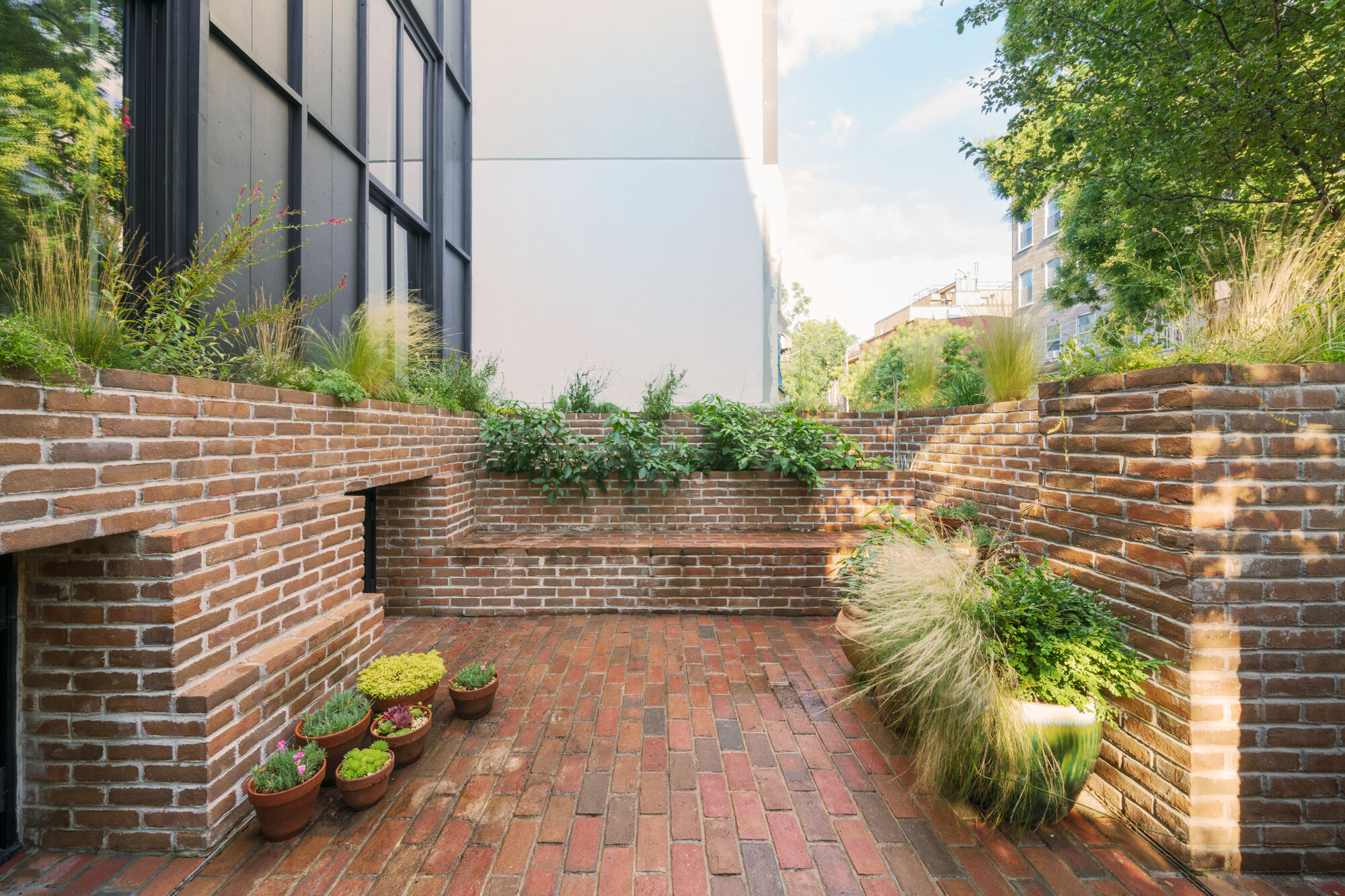 Gallery of Stick House, Brick Garden / Abruzzo Bodziak Architects - 14