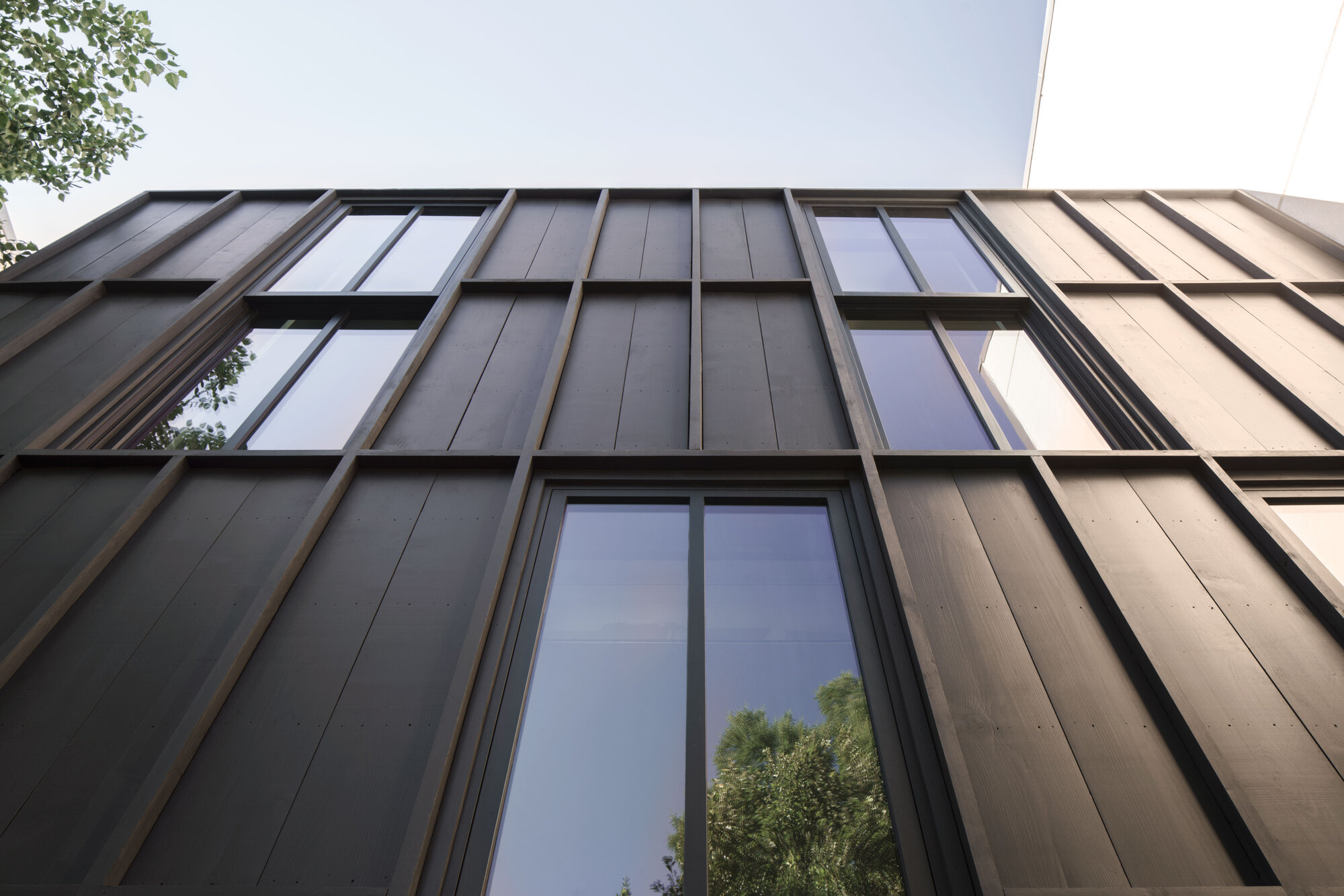 Gallery of Stick House, Brick Garden / Abruzzo Bodziak Architects - 13