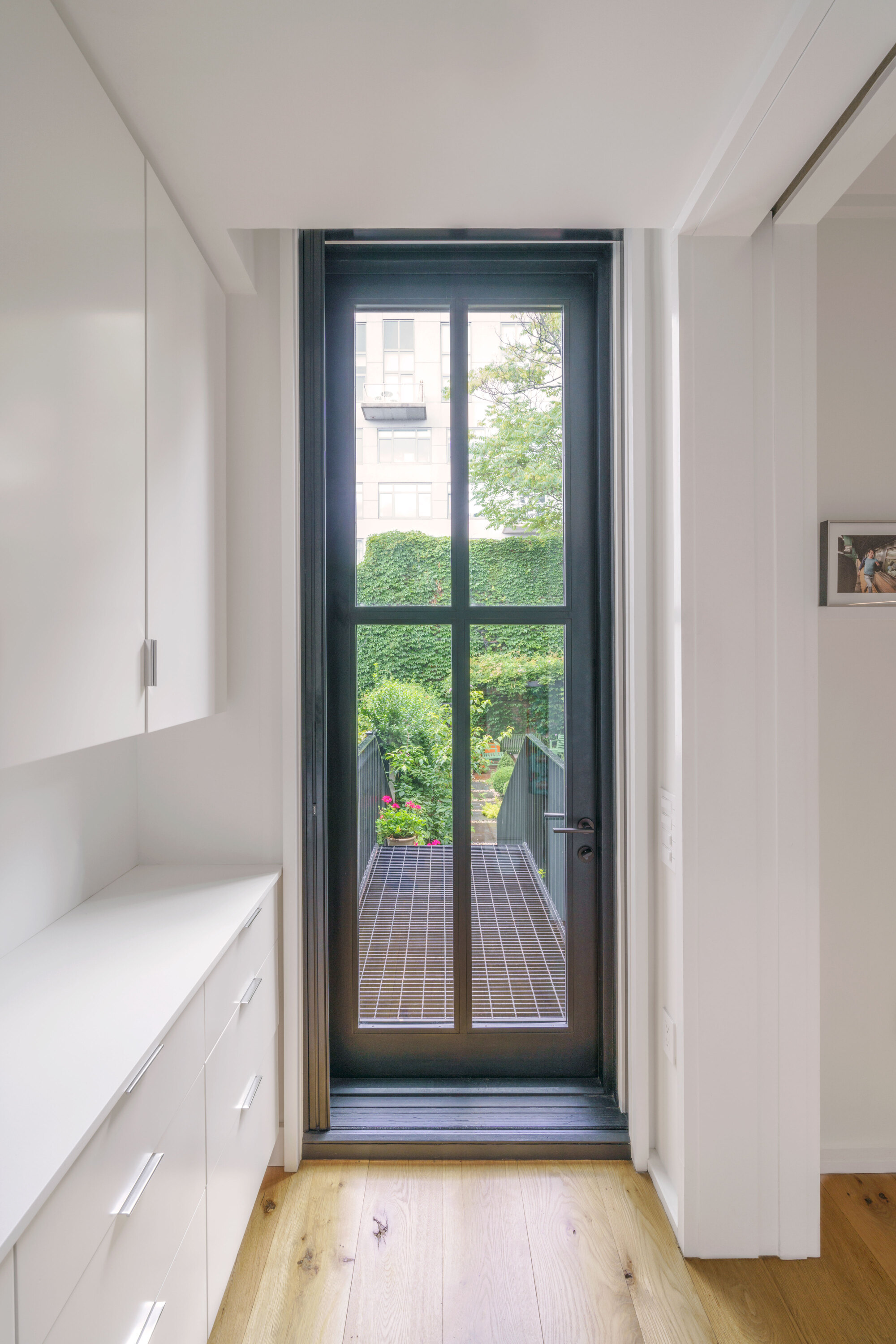 Gallery of Stick House, Brick Garden / Abruzzo Bodziak Architects - 28